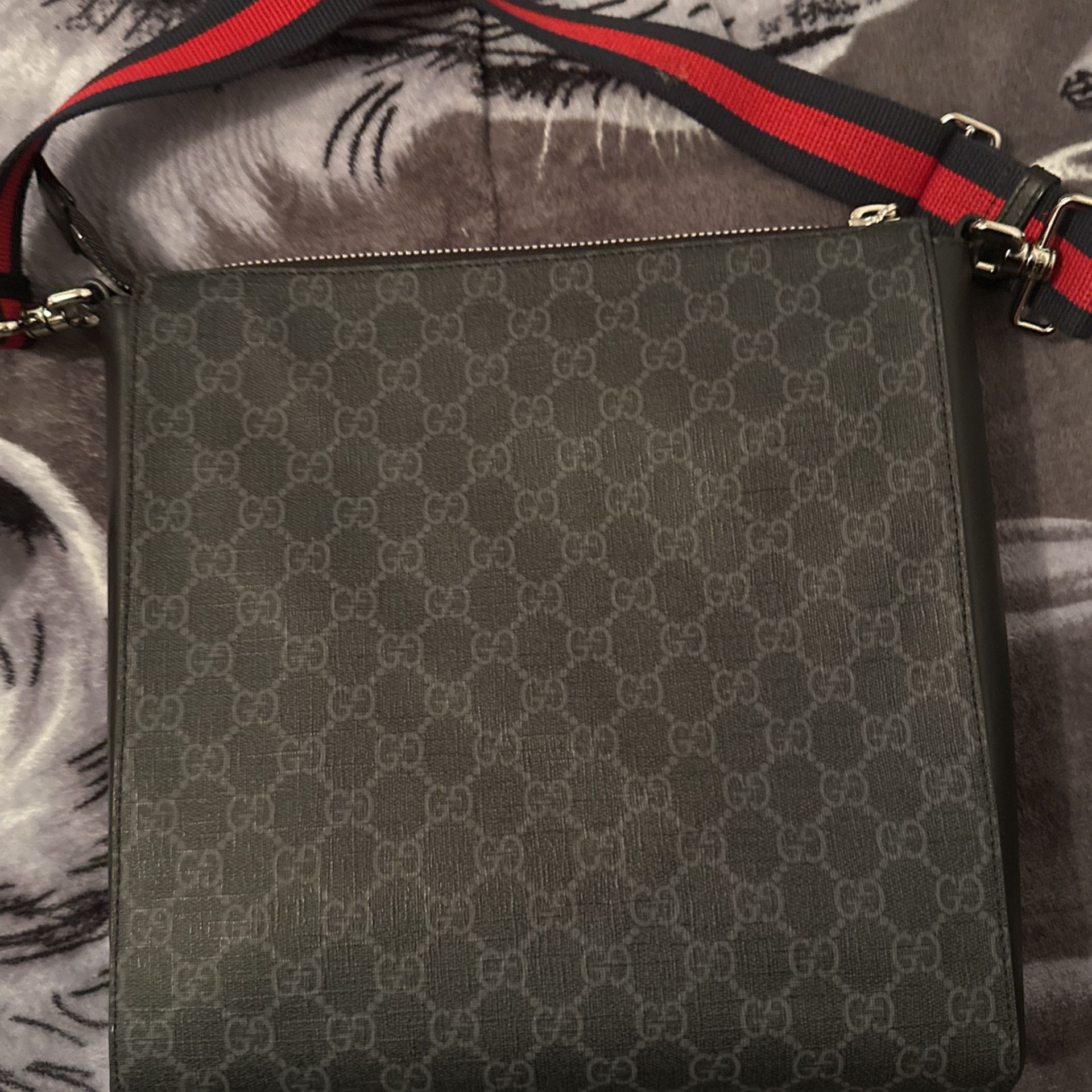 Gucci Man Bag for Sale in Tacoma, WA - OfferUp