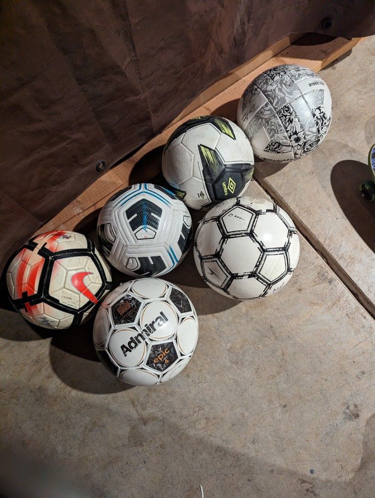 Size 4 Soccer Balls, for Sale in Elk Grove, CA - OfferUp