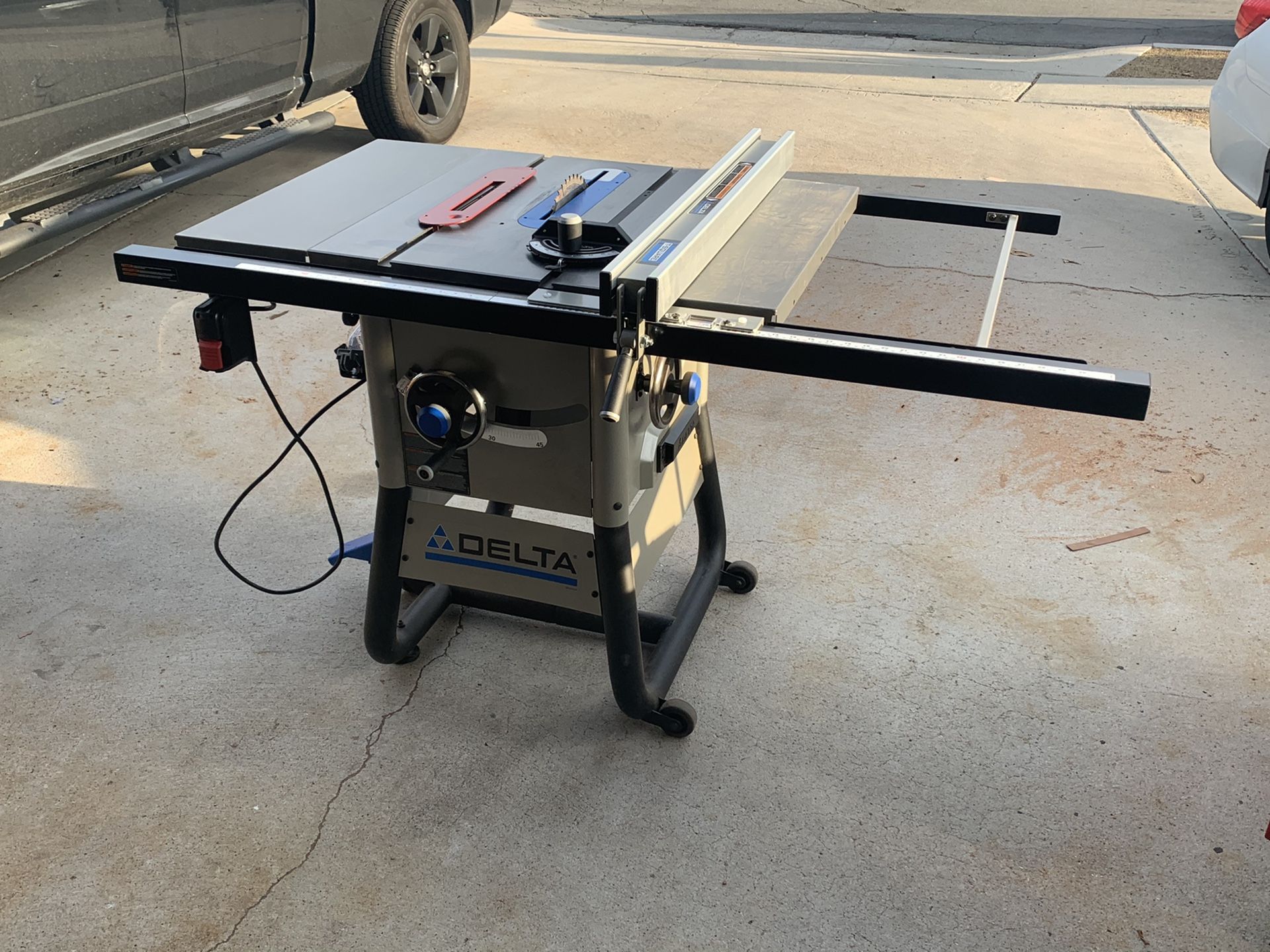 Delta 10” Table Saw $600 perfectly working saw for $400, cash only. No ...