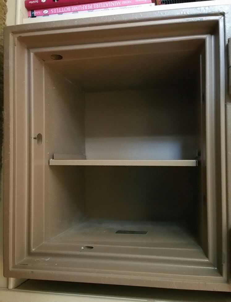 Major safe co. model 1512 home safe with combination for Sale in Laguna ...