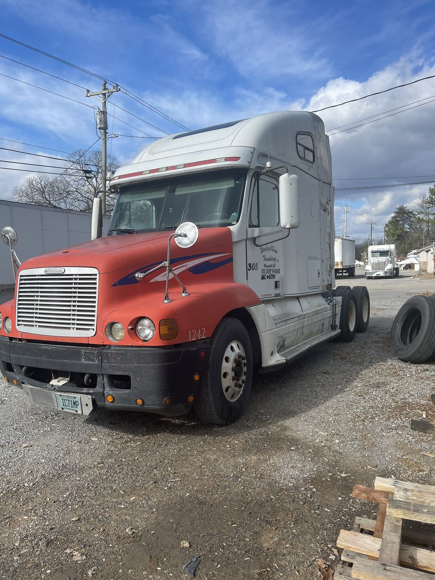 98 Freightliner Detroit Engine. for Sale in Ringgold, GA - OfferUp