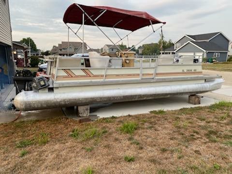 25 foot crest pontoon boat for Sale in Diamond, IL - OfferUp