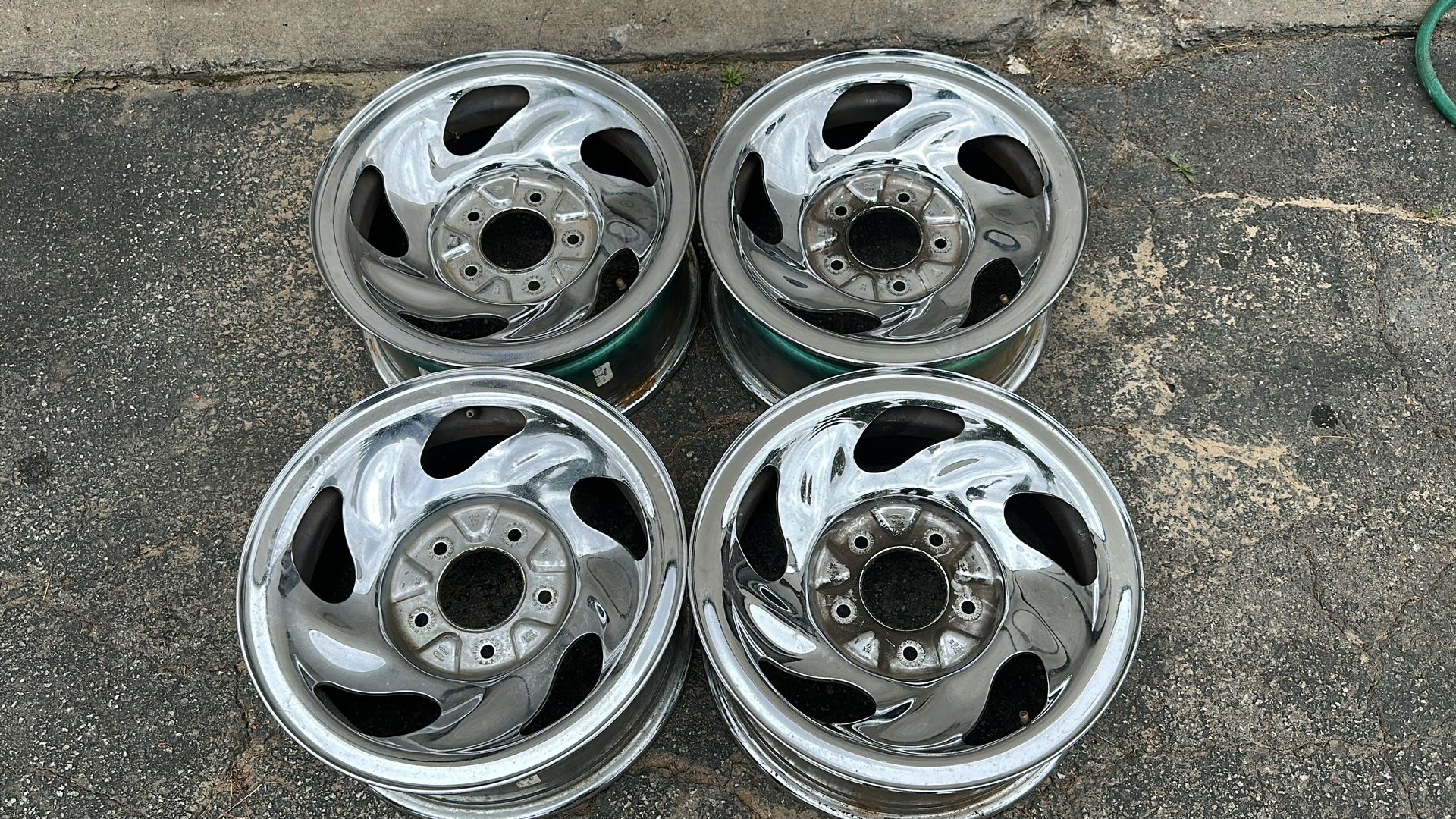 Ford Expedition 16 inch Chrome steel wheels 5 on 135mm for Sale in ...