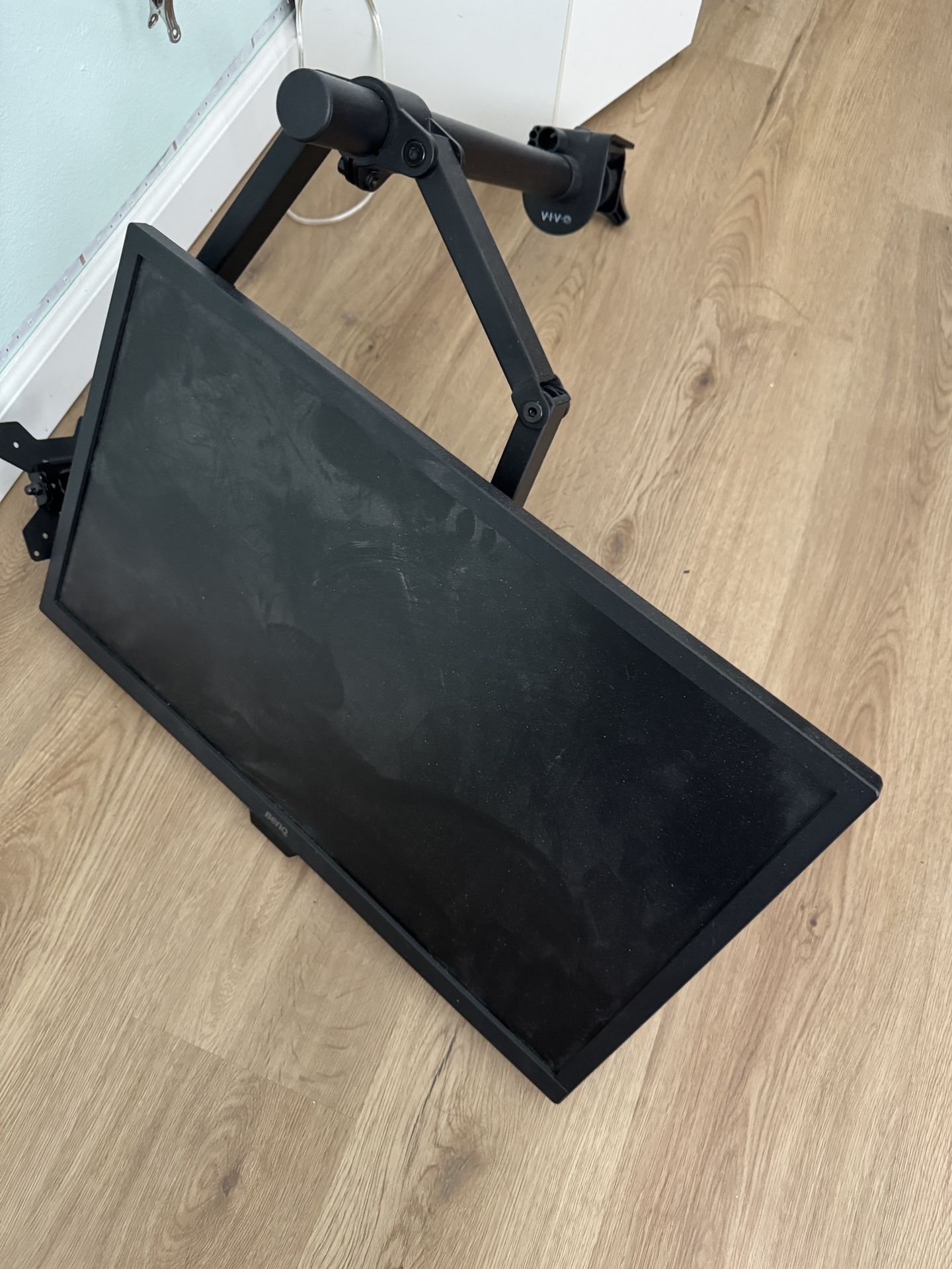 Benq Monitor And Monitor Stand for Sale in Glendale, CA - OfferUp