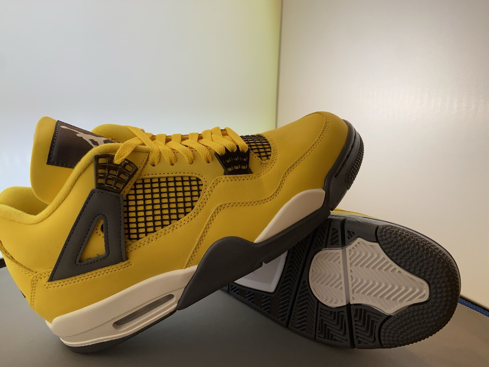 Jordan 4 Retro Lightning 4 Size 9.5 Mens for Sale in Plainfield, IL ...
