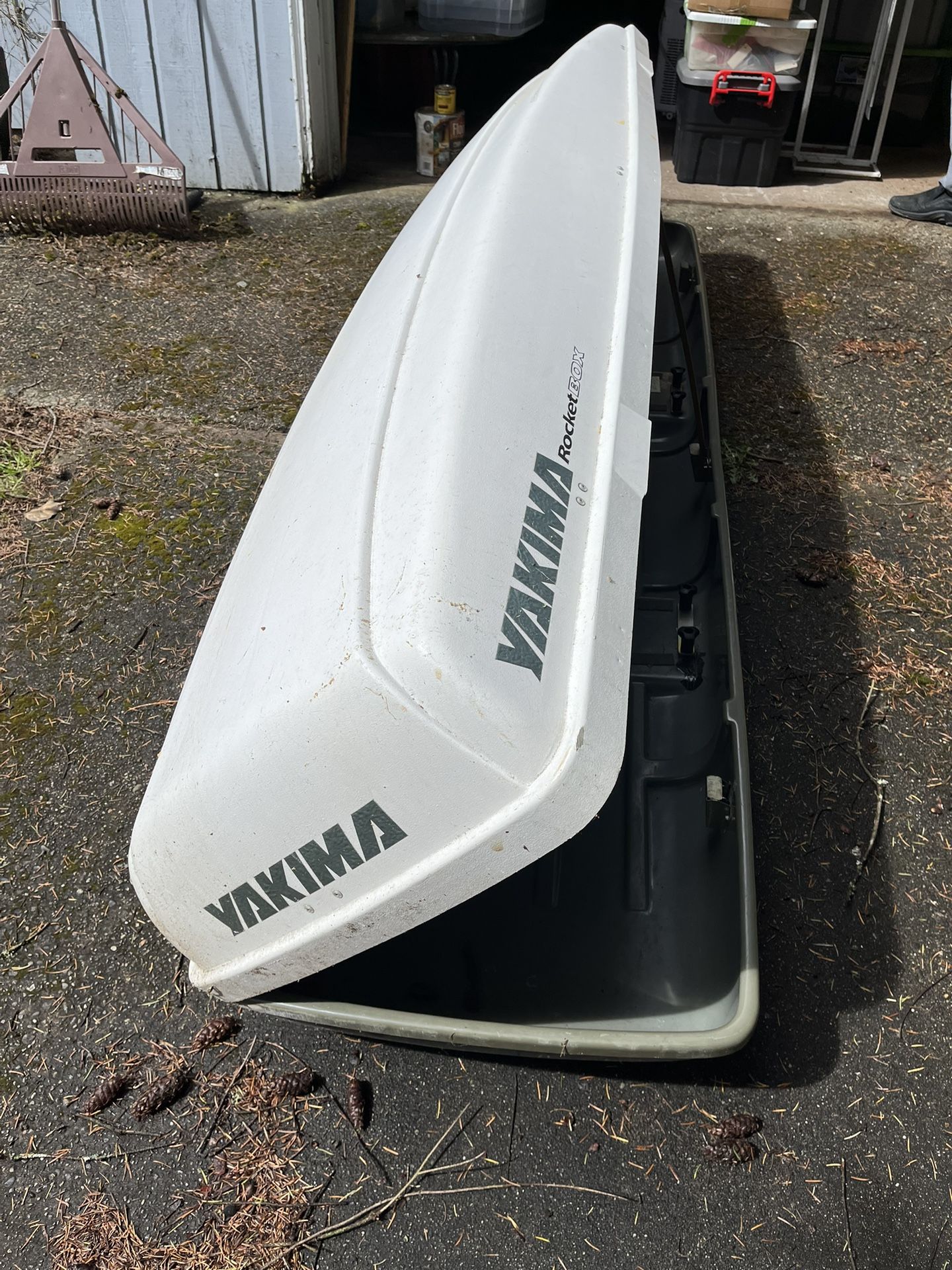 Yakima Rocket Roof Box With Key for Sale in Mountlake Terrace, WA - OfferUp