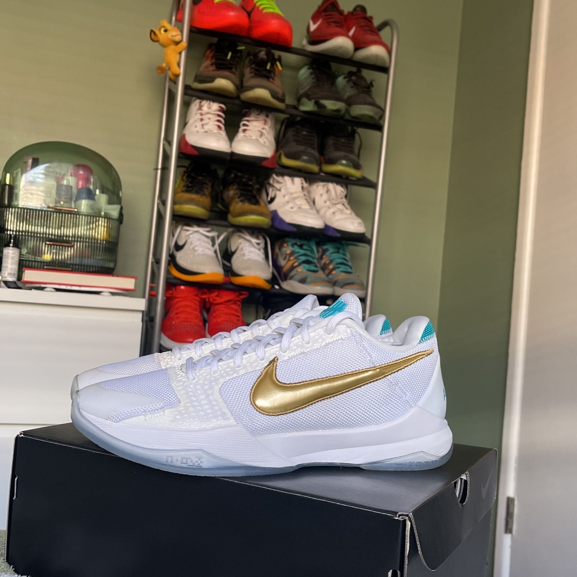 Kobe 5 Size 9.5 for Sale in Norwalk, CA - OfferUp