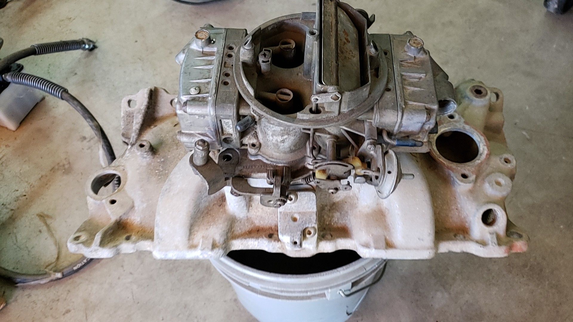 Edelbrock performer SBC intake and Holley 6210-3 carburetor for Sale in ...