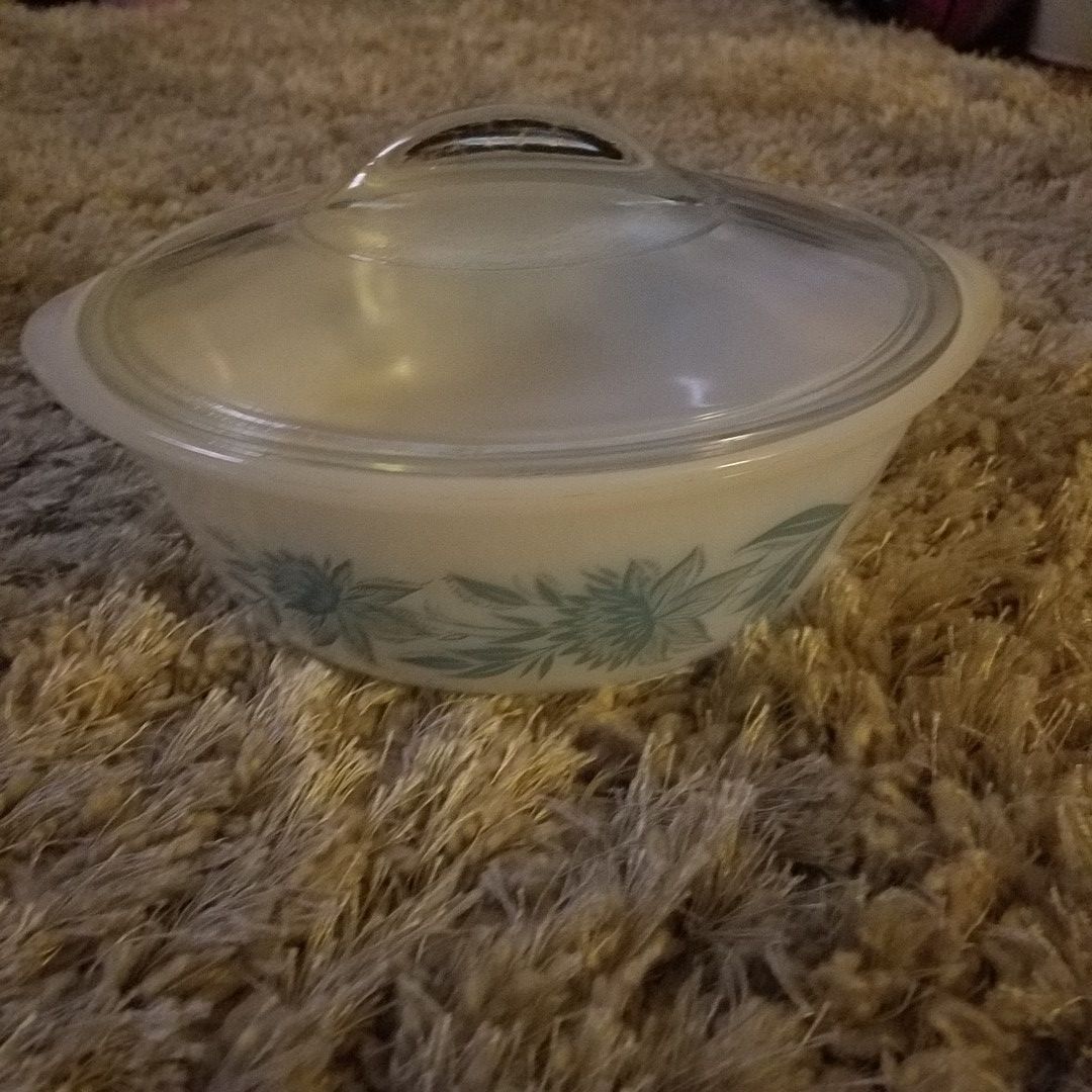 Beautiful round Pyrex dish for Sale in Virginia Beach, VA - OfferUp