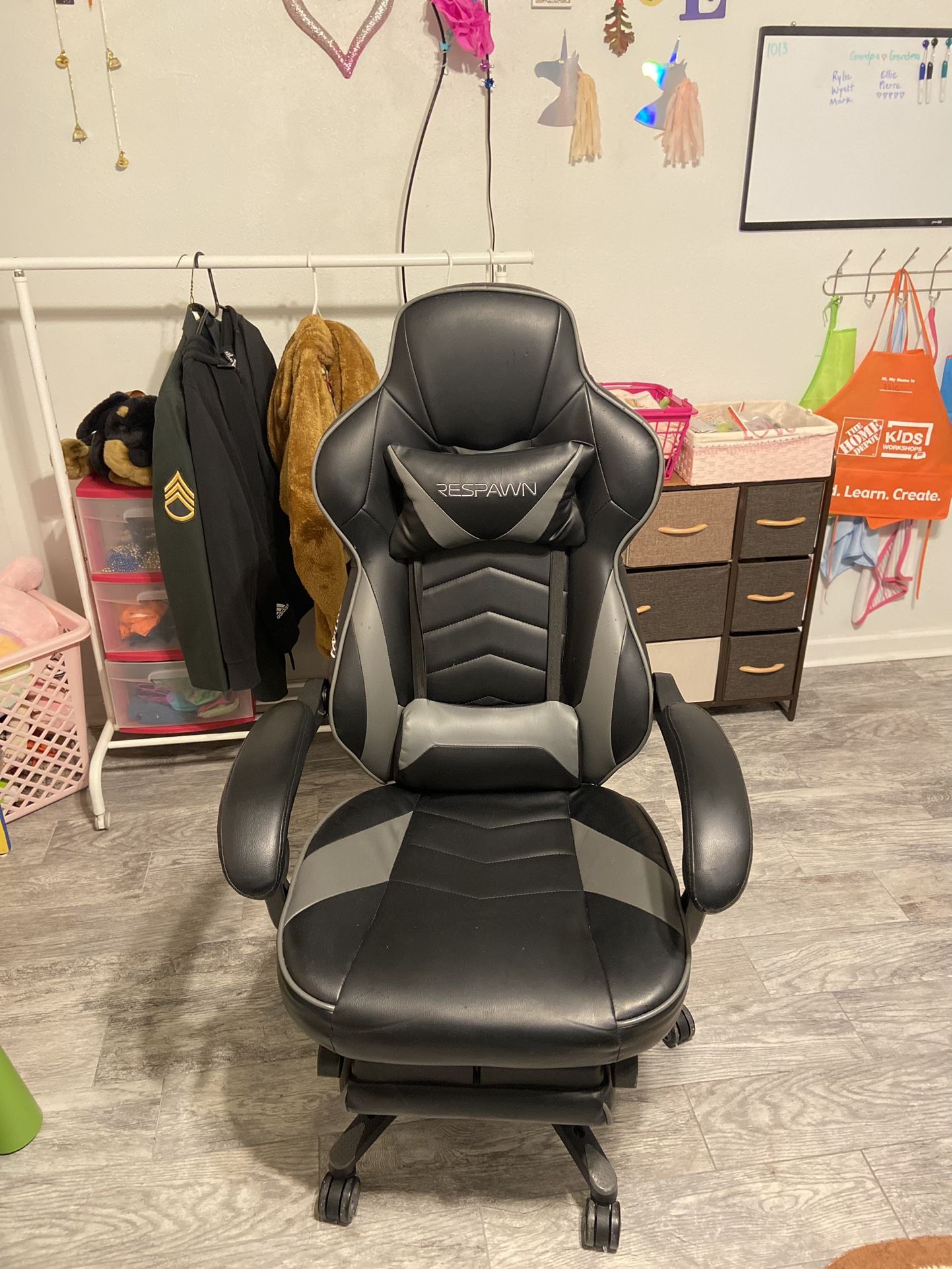 Respawn Gaming Chair for Sale in San Antonio, TX - OfferUp