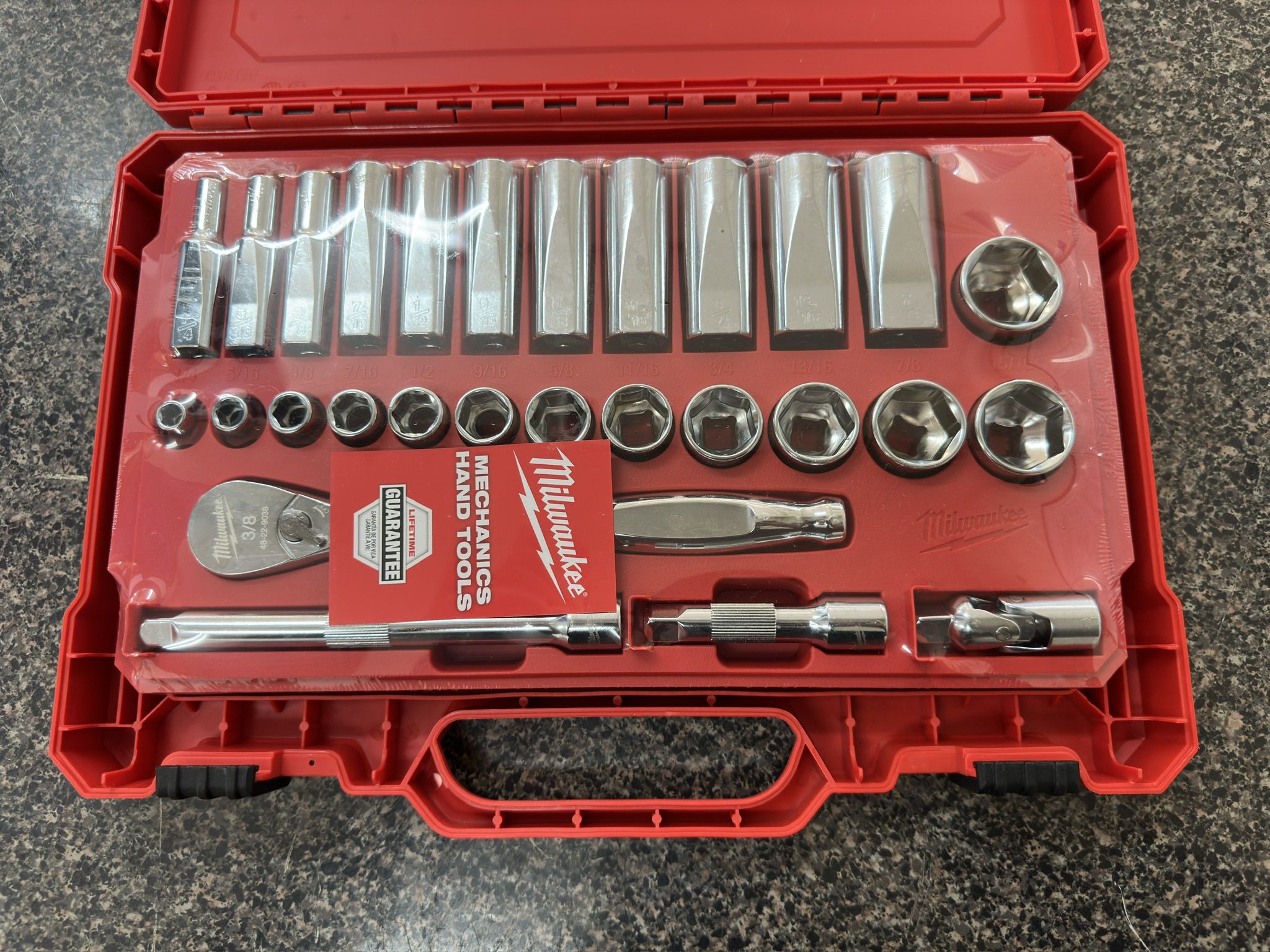 29-Piece Milwaukee 3/8 in. Drive SAE Ratchet and Socket Mechanics Tool Set for Sale in San Diego ...