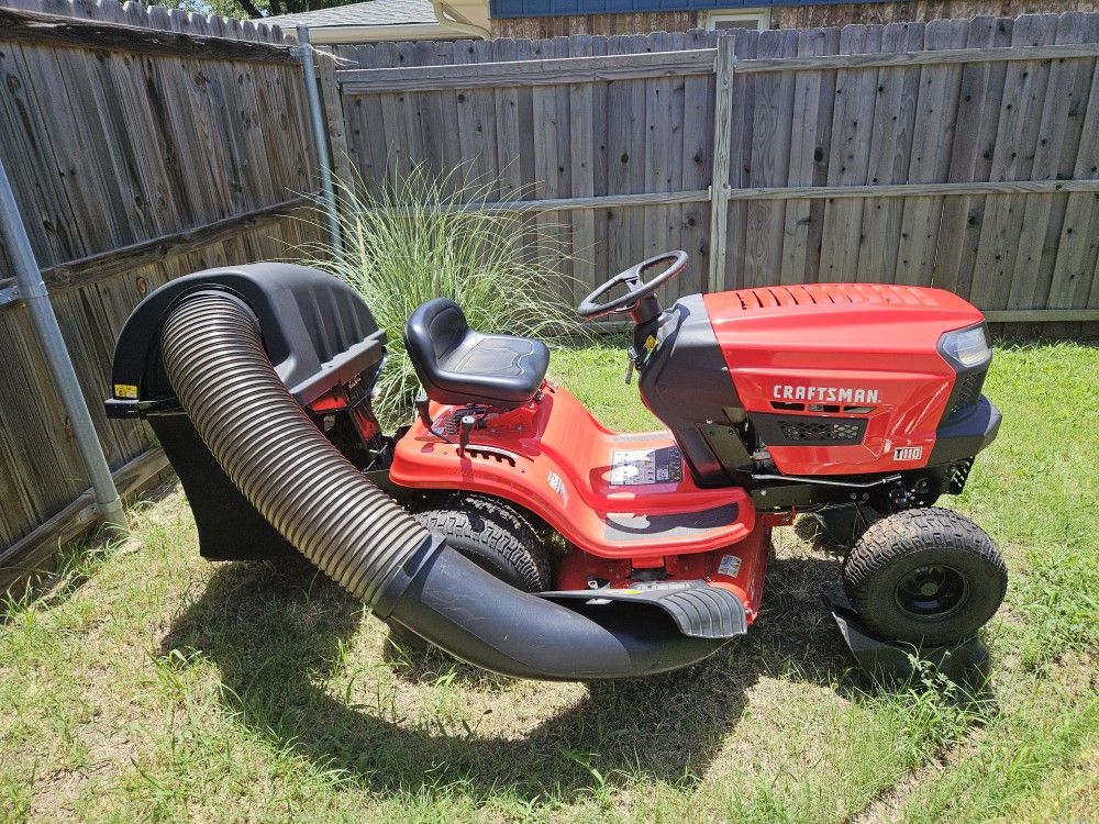 Craftsman T110 Riding Lawn Mower With Double Catcher for Sale in North ...