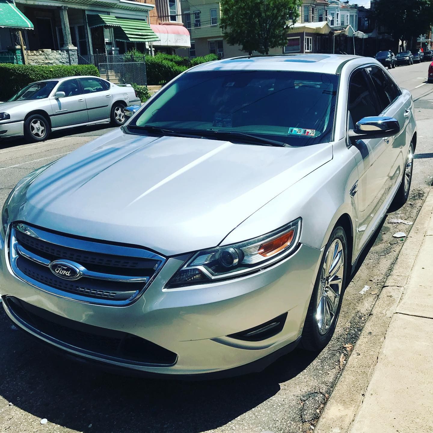 Selling 2011 Ford Taurus sport limited edition Led lights big screen ...