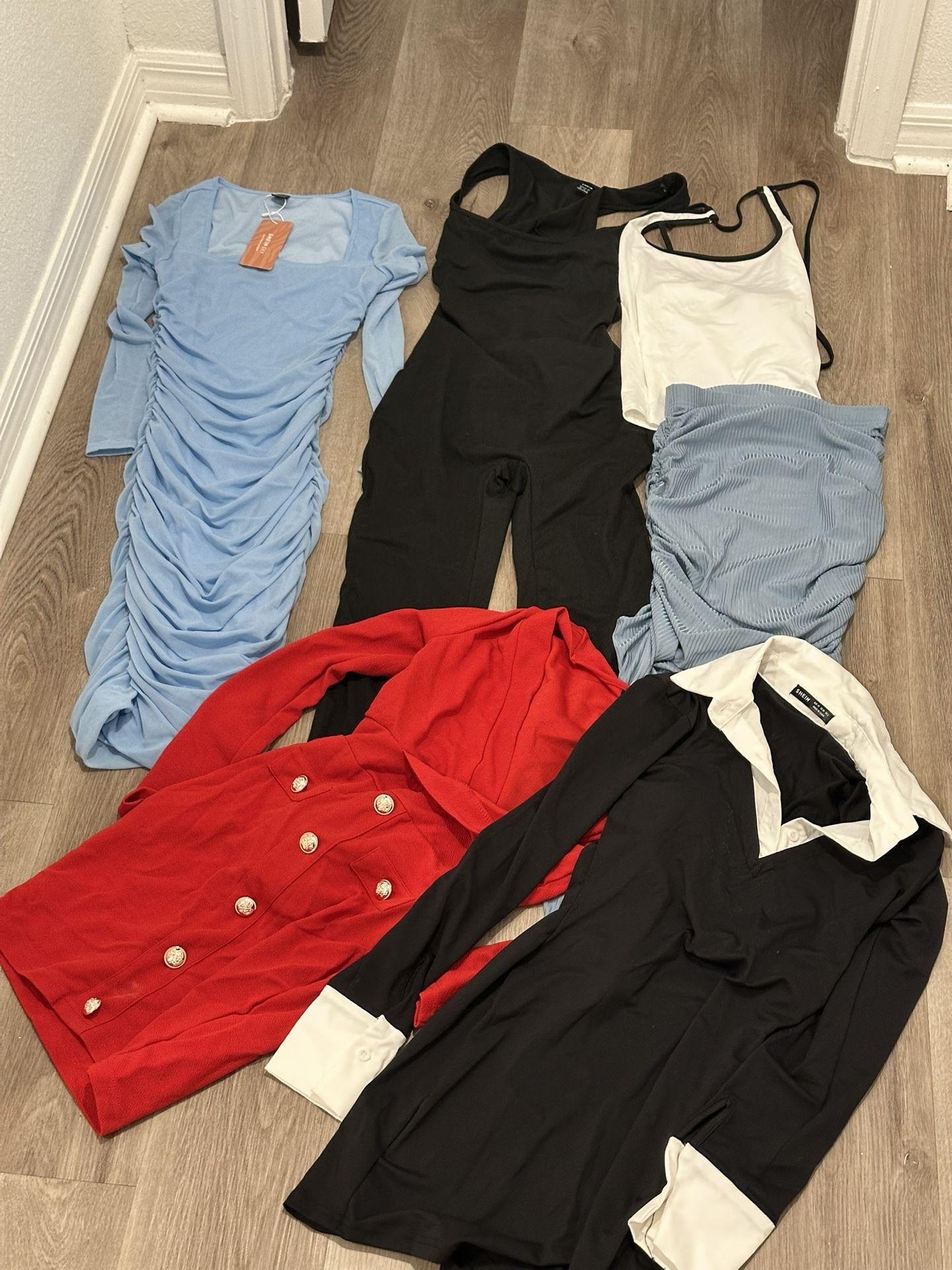 35 Piece XS Extra Small Women’s Clothing Some With Tags for Sale in ...