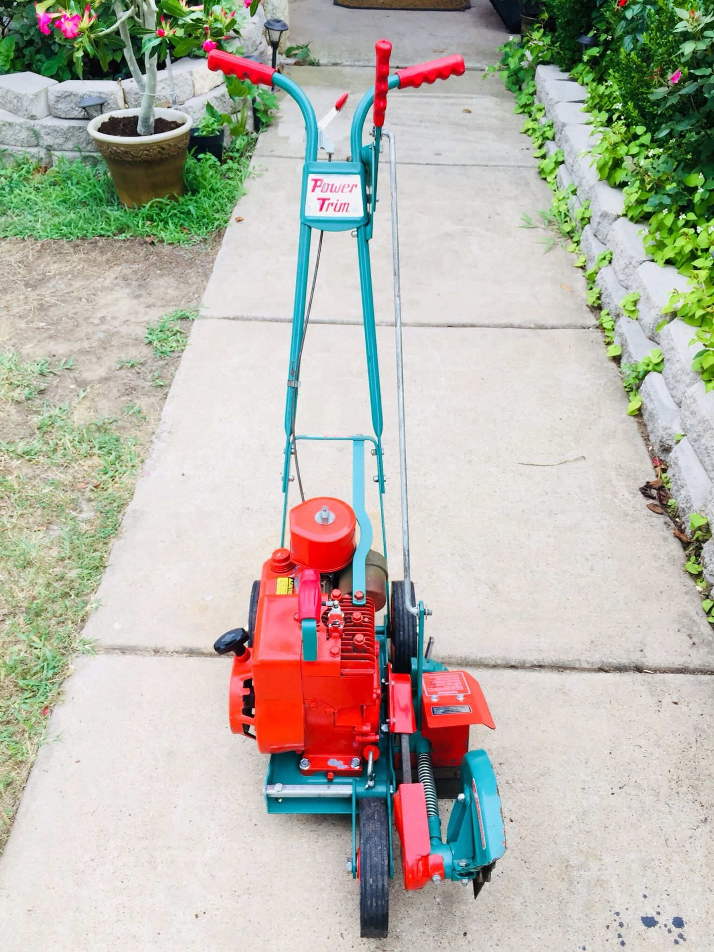 Power Trim 200 Gas Edger for Sale in Dallas, TX - OfferUp