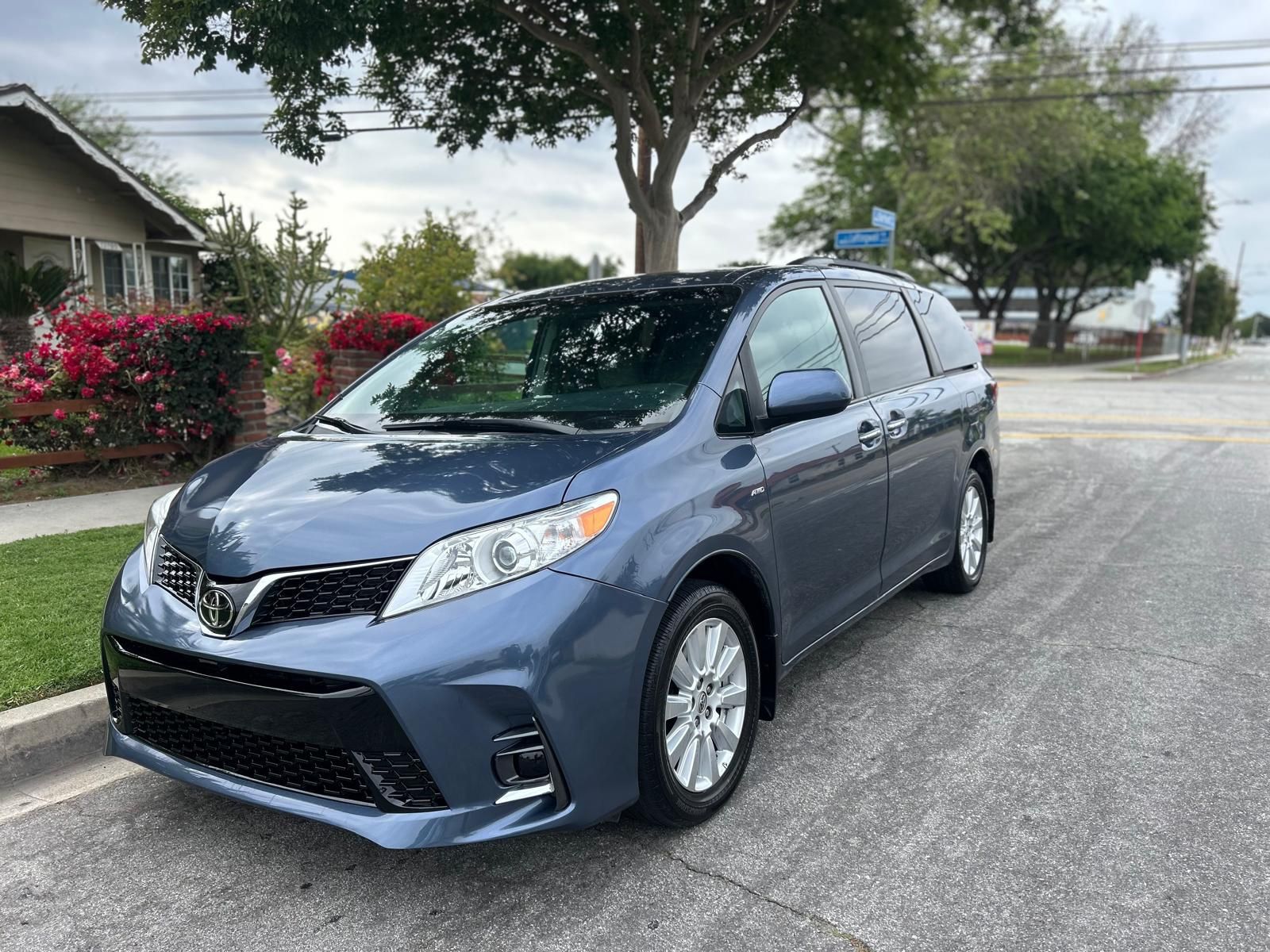 2017 Toyota Sienna for Sale in Norwalk, CA - OfferUp