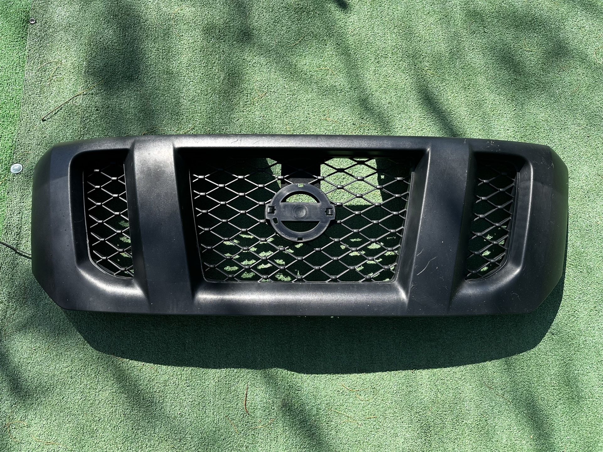 Nissan NV1500 NV2500 NV3500 Upper Grille Grill De Arriba 2012 2013 2014 ...