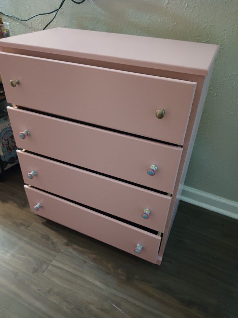 Little Girls Dresser Color Pink for Sale in Dallas, TX - OfferUp