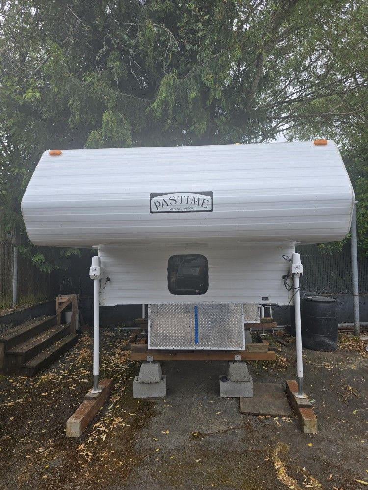 Pastime Truck Camper 2011 840LT for Sale in Seattle, WA - OfferUp