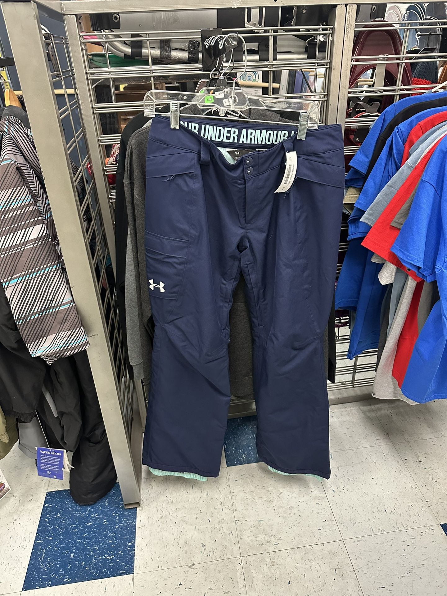 Under Armor Small Snowboard Ski Pants for Sale in Las Vegas, NV - OfferUp