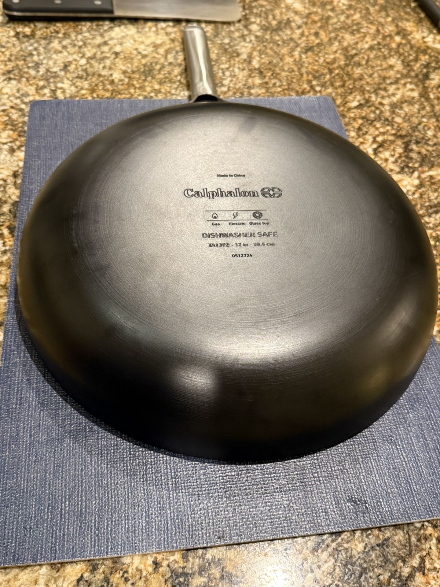 Calphalon 12-inch Classic Hard Anodized Nonstick Fry pan for Sale in ...