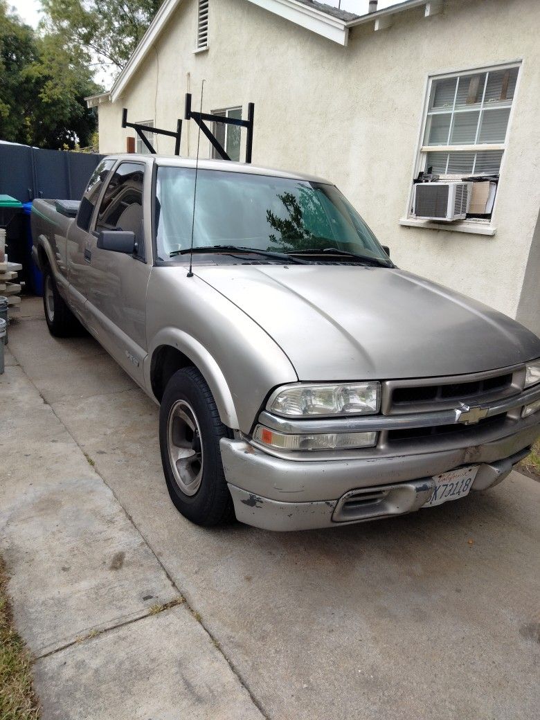 2000 Chevrolet S-10 for Sale in San Bernardino, CA - OfferUp