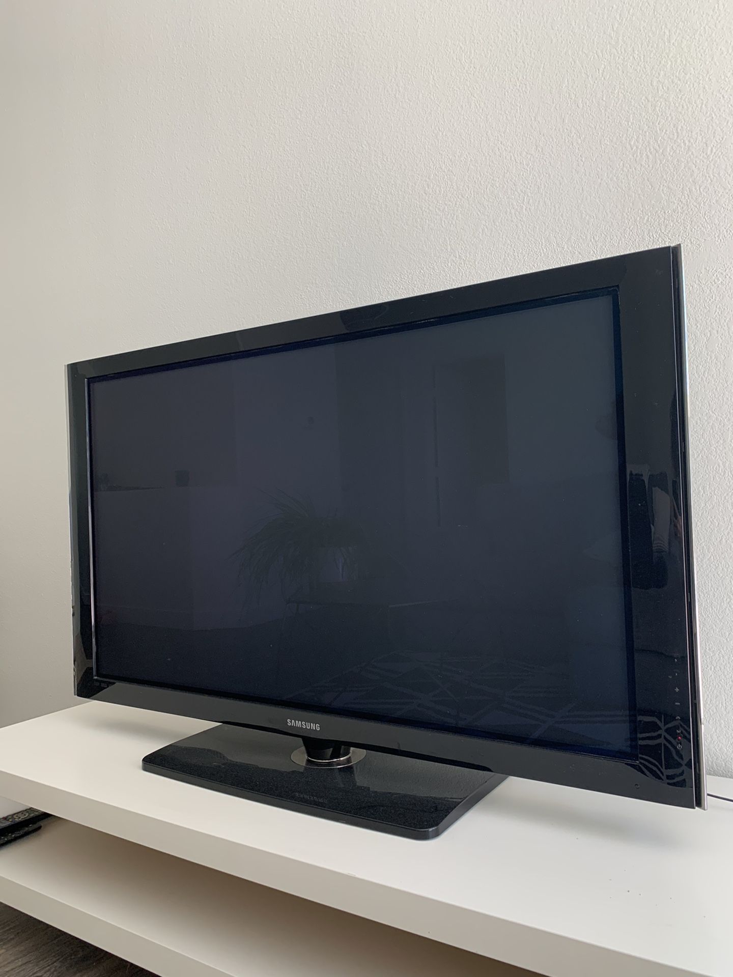 outlet storeonline A 45in tv