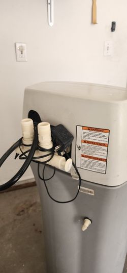 Water Softener Whirlpool WHES30 for Sale in Las Vegas, NV - OfferUp