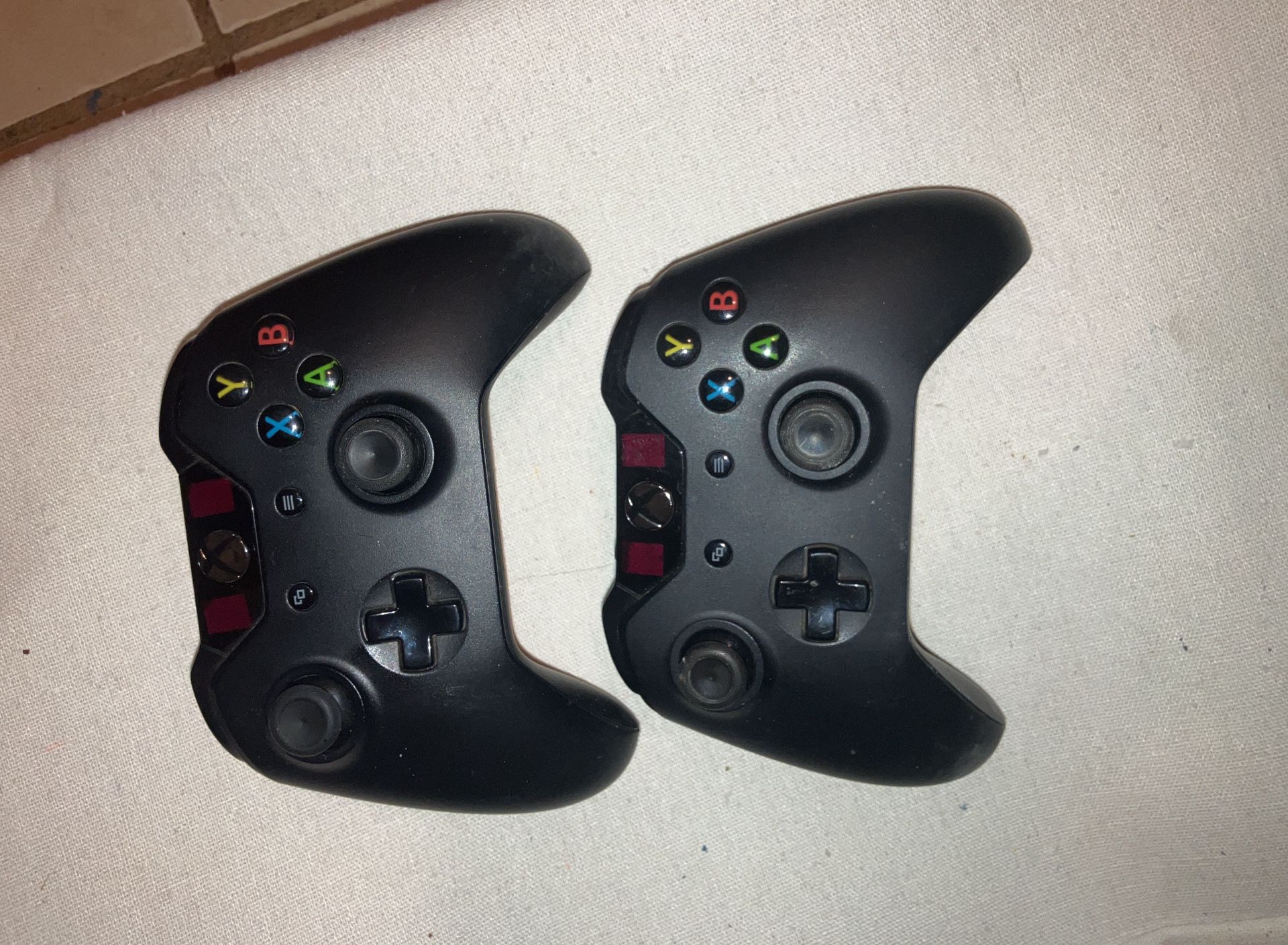 TWO Xbox One Black Controllers Missing Back Piece for Sale in Kansas ...