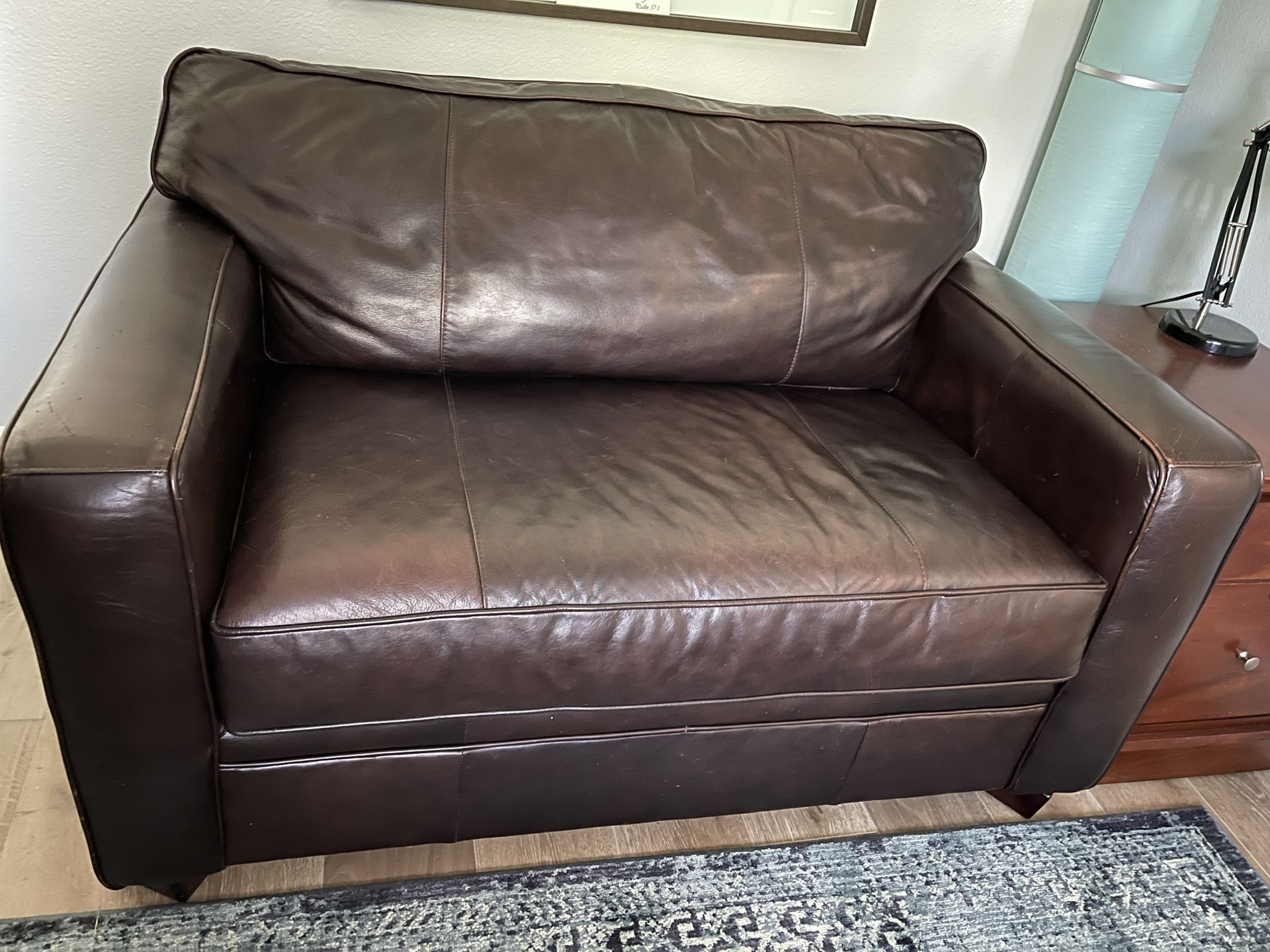 Haverty Loveseat Sofa With Twin Sleeper ALL LEATHER for Sale in Belle ...