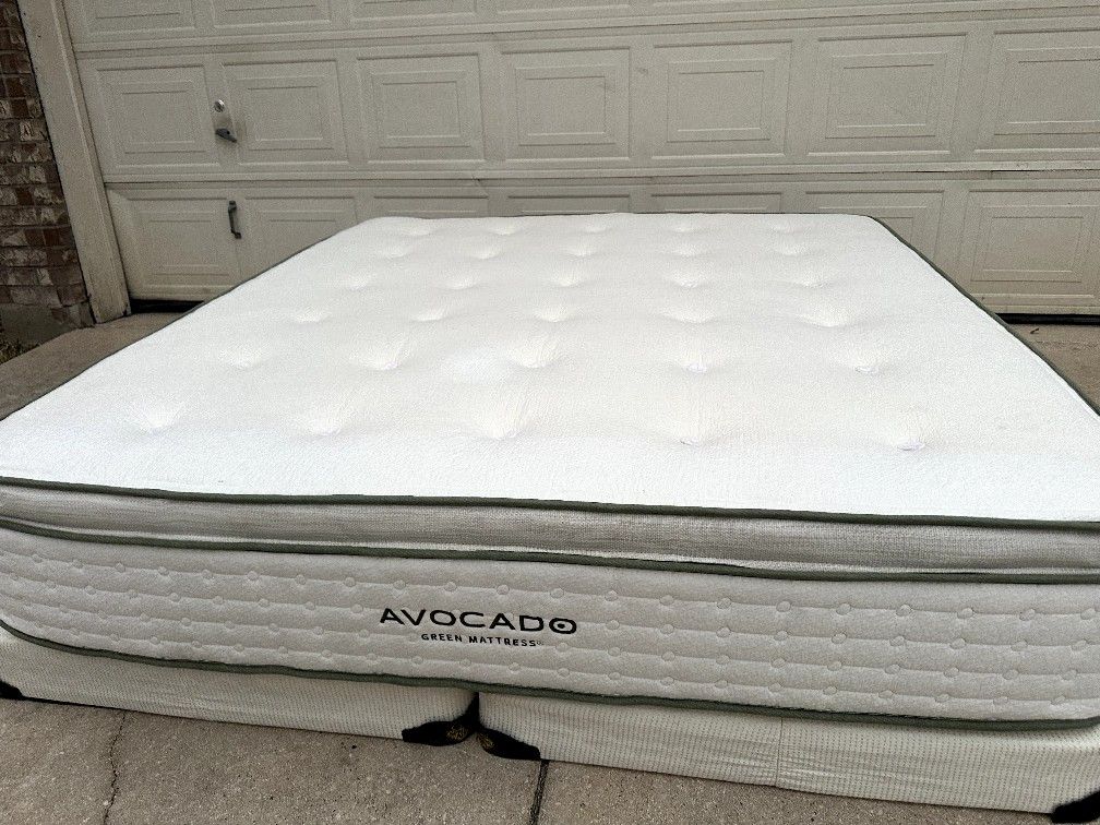 Avocado King Pillow Top Mattress And Box Spring for Sale in San Antonio ...