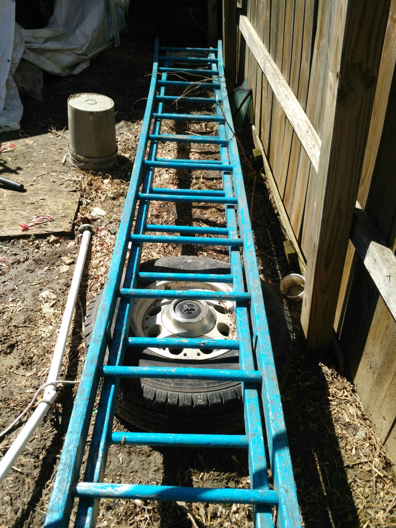 30 foot wooden extension ladder used for Sale in Roseville, MI - OfferUp