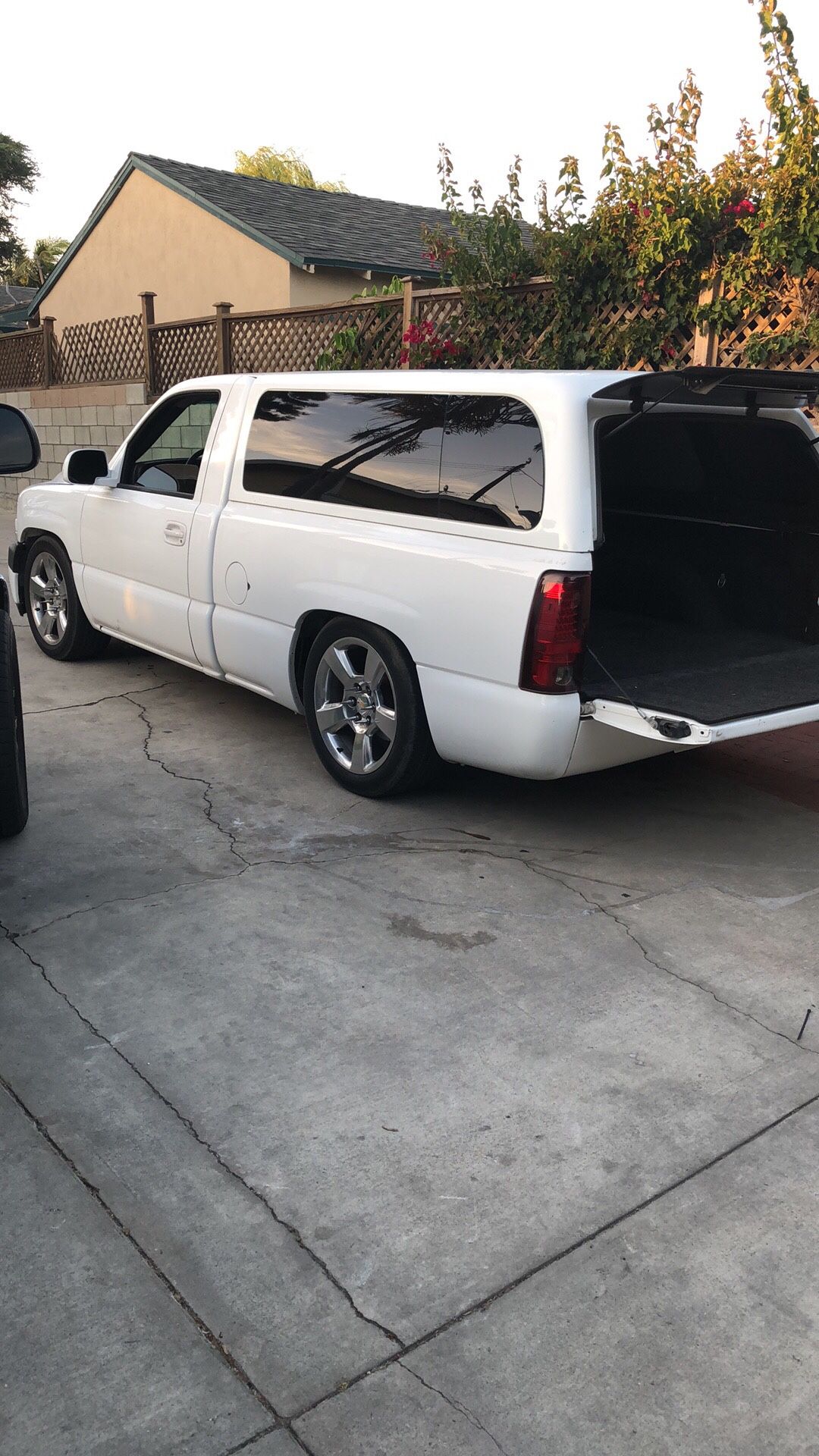 SnugTop Camper Shell 99-07 Gmc/Chevy for Sale in Torrance, CA - OfferUp