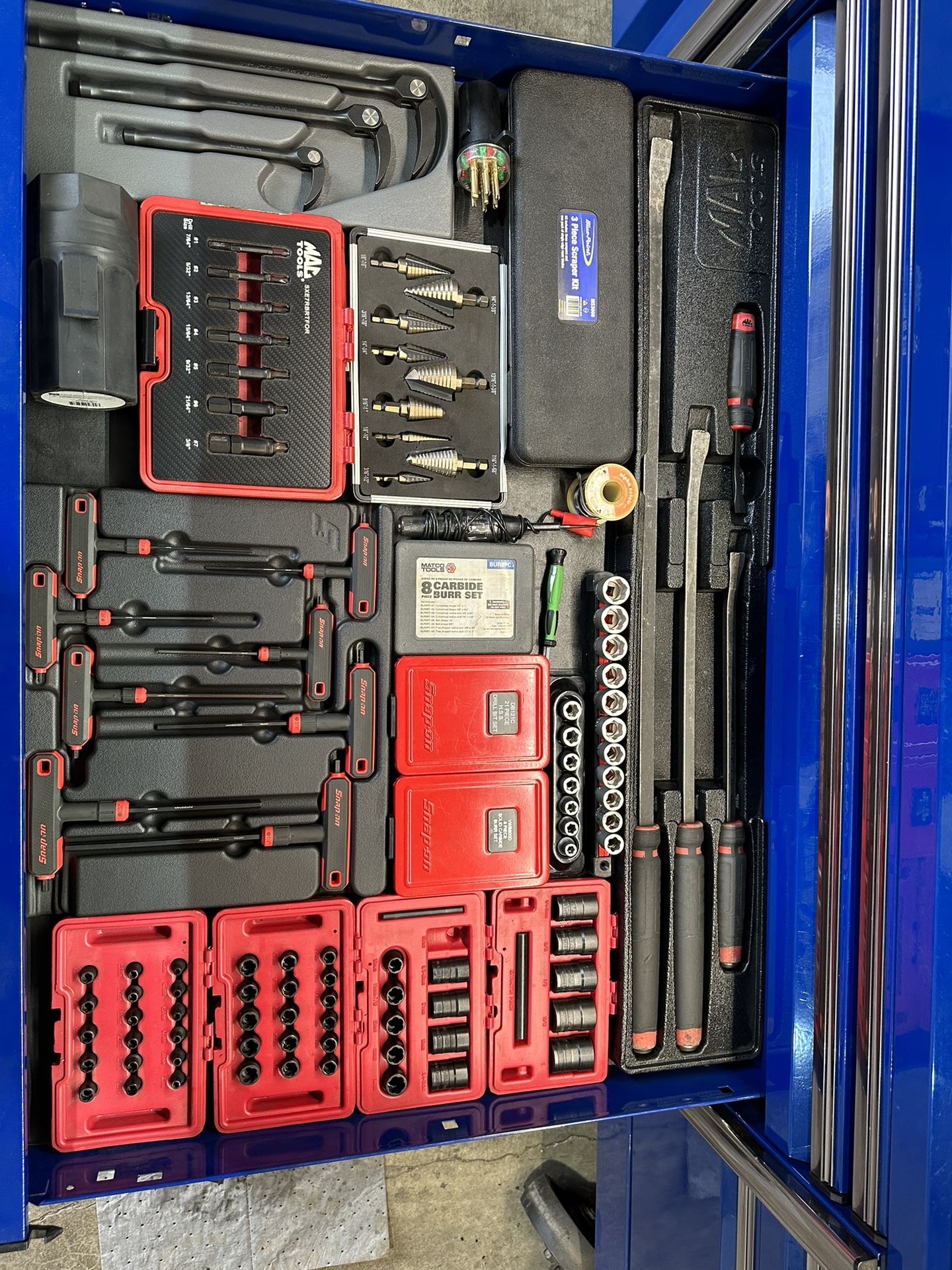 Snap On Tool Box With Hutch And Locker Plus Tools for Sale in Orland ...