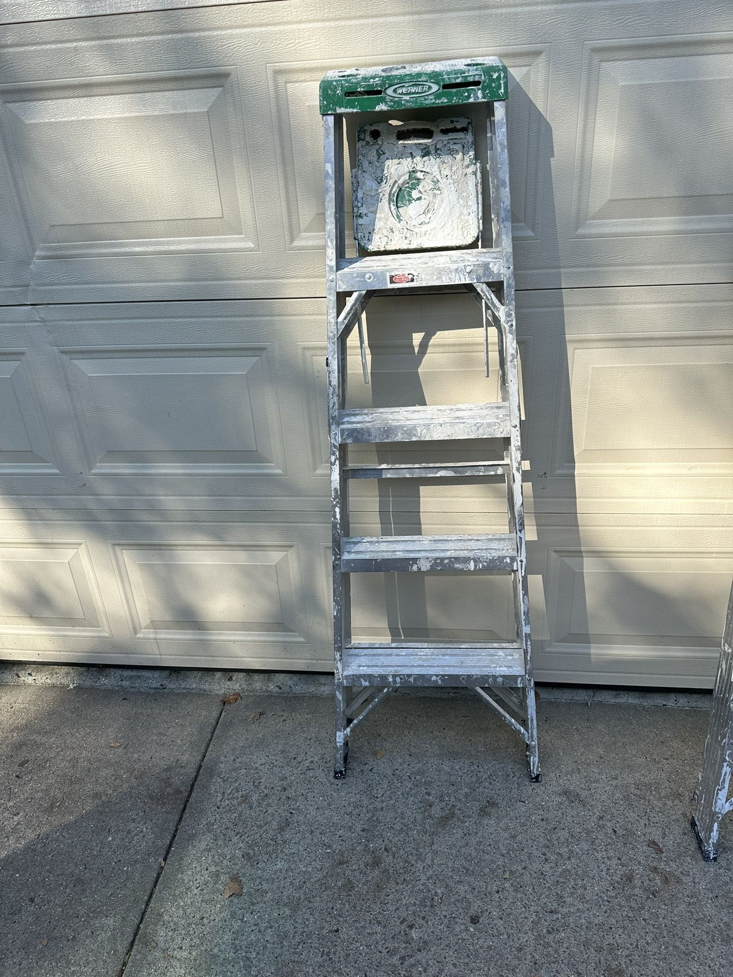 Step Ladder 5 ft tall aluminum 5 feeet $60 for Sale in Brooklyn, NY - OfferUp