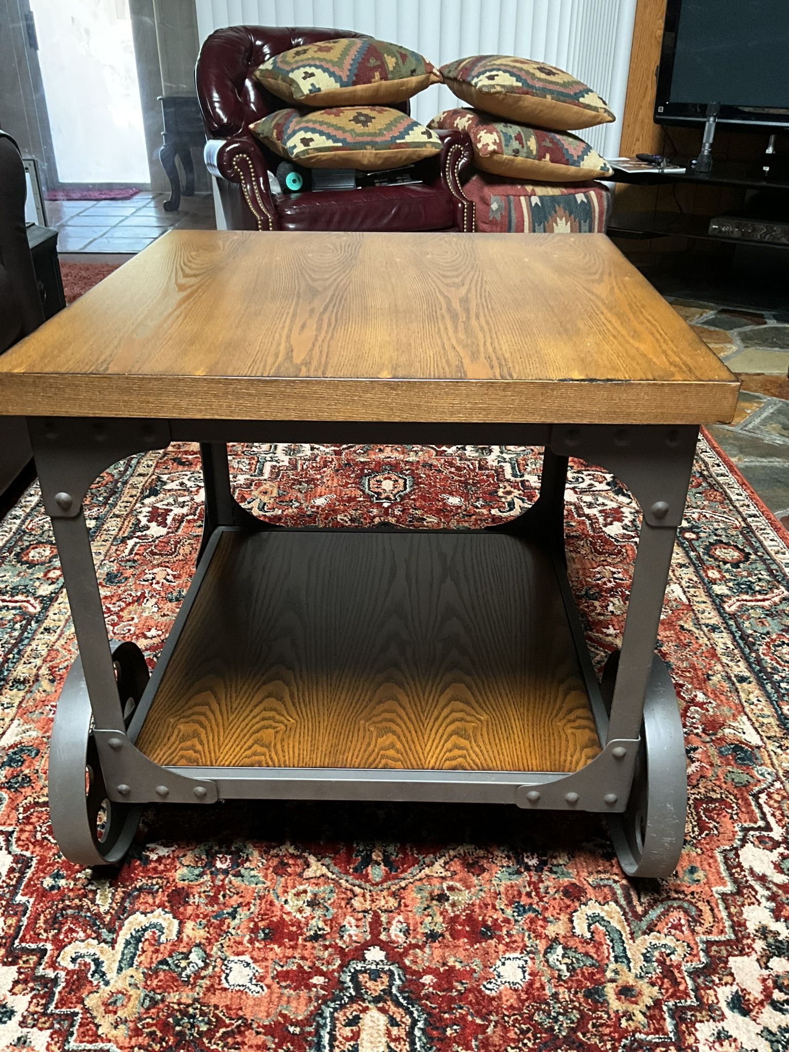 End Table - Cart Style With Wheels for Sale in Lodi, CA - OfferUp