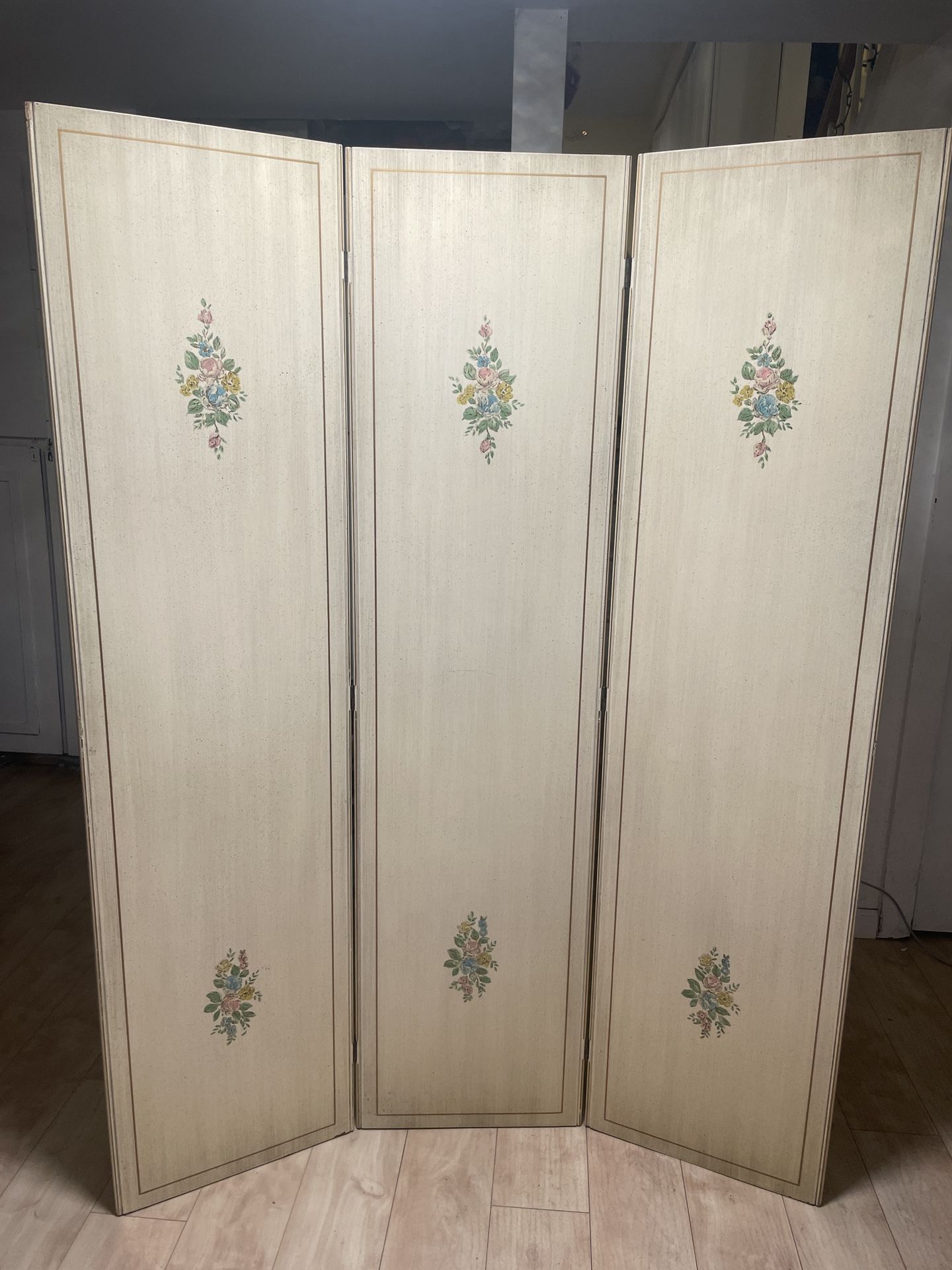 6 Foot Floral Double Sided Room Divider for Sale in Redmond, WA - OfferUp