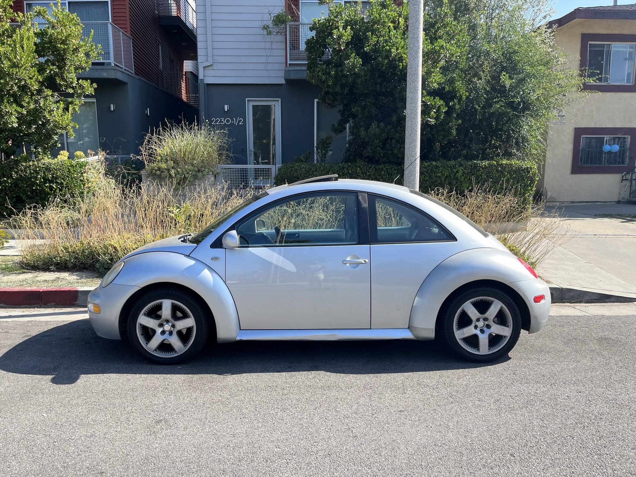 2002 Volkswagen Beetle for Sale in Los Angeles, CA - OfferUp