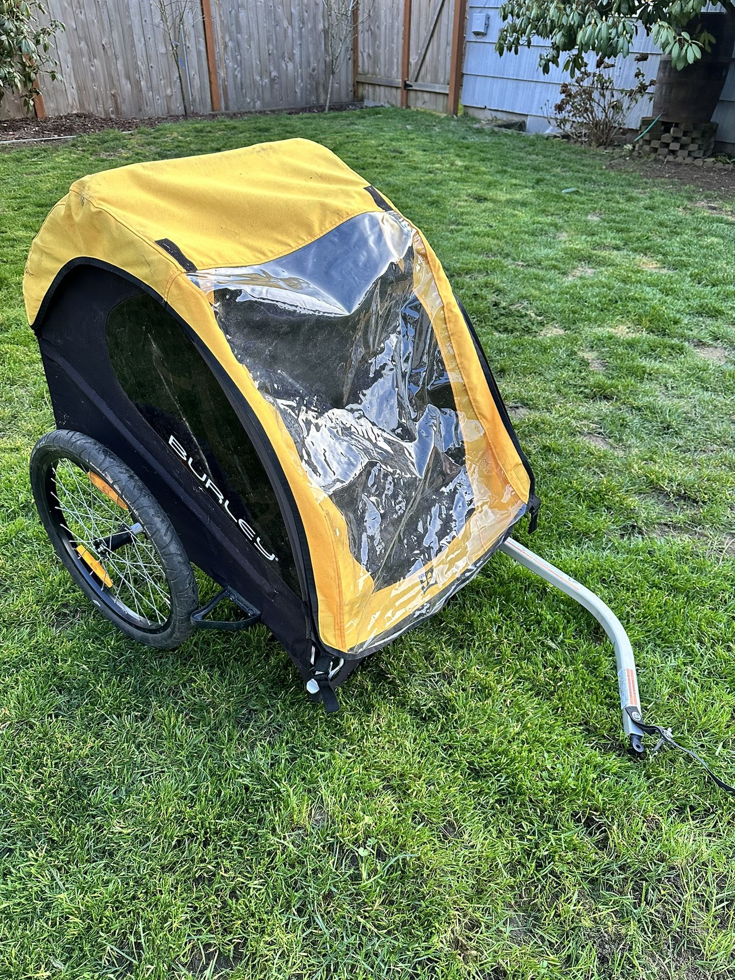 Burley Bee 2-Seat Lightweight Kids Bike Trailer for Sale in Seattle, WA ...