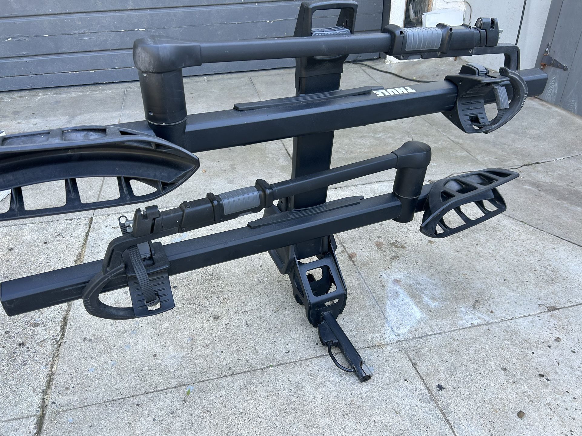 Thule T2 Pro XTR 2-Bike Hitch Rack with Keys 1.25 Inch for Sale in El ...