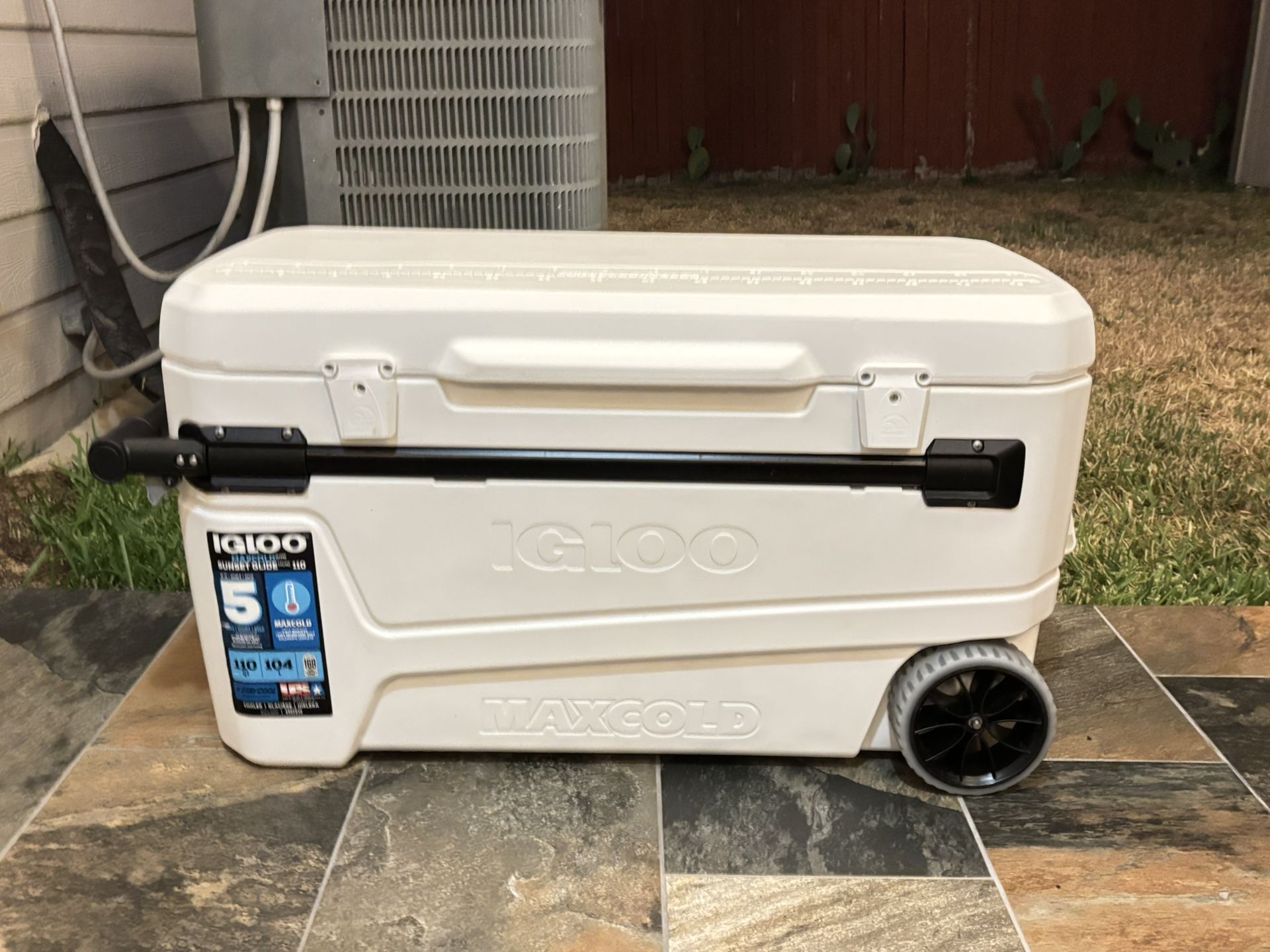 Igloo Sunset Glide for Sale in San Antonio, TX - OfferUp