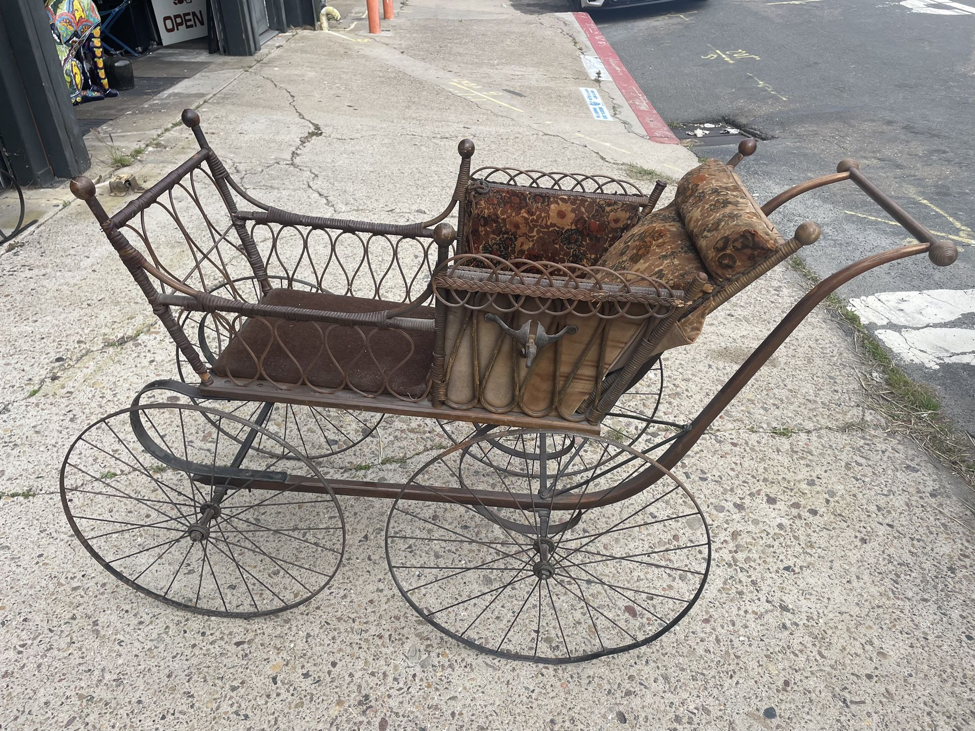 Antique Vintage Wicker Baby Doll Carriage Stroller Buggy for Sale in ...