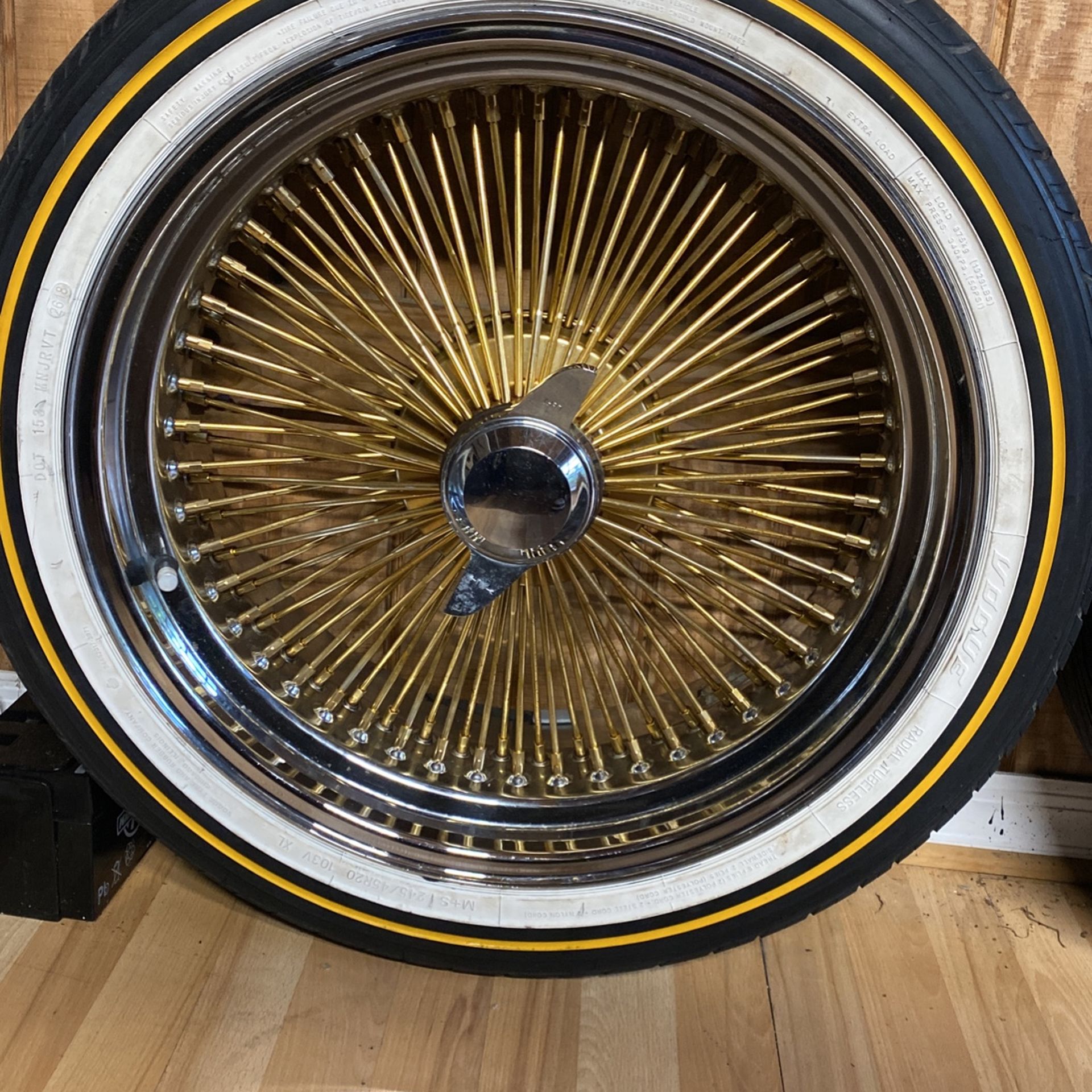 20 Inch Daytons Center Gold On Vogue Tires for Sale in Miami, FL - OfferUp