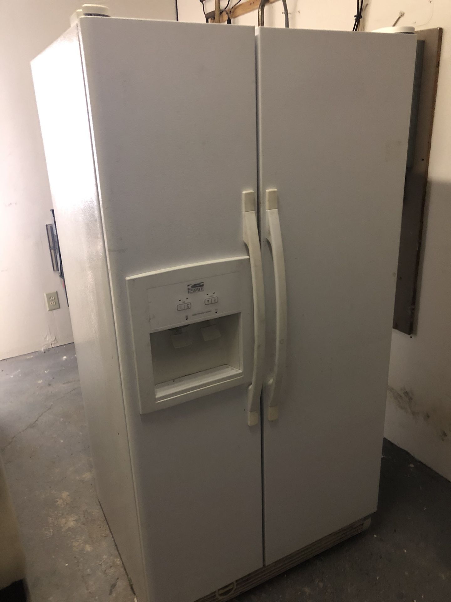 Estate by Whirlpool white Side by Side Refrigerator! Working Condition ...