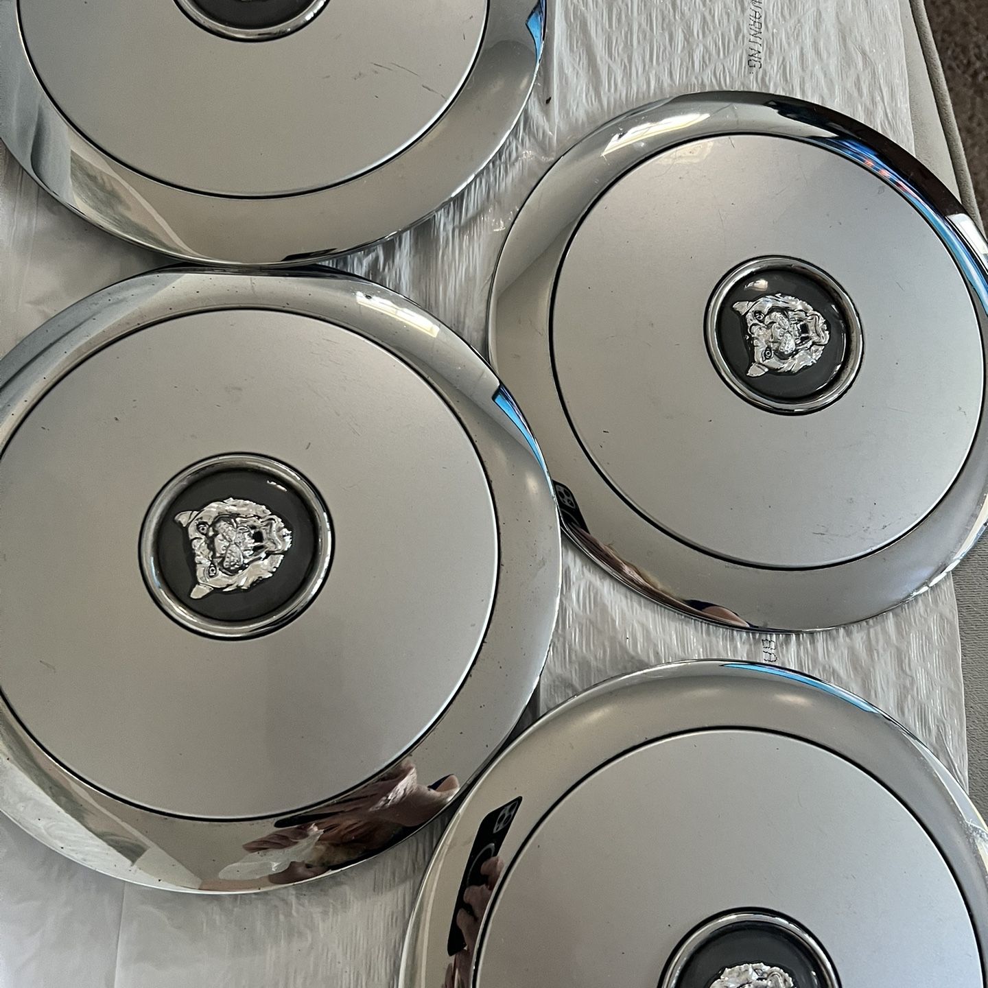 Jaguar Vanden Plas 4 Wheel Center Hub Caps (contact info Jaguar Vanden Plas 4 Wheel Center Hub Caps (contact info