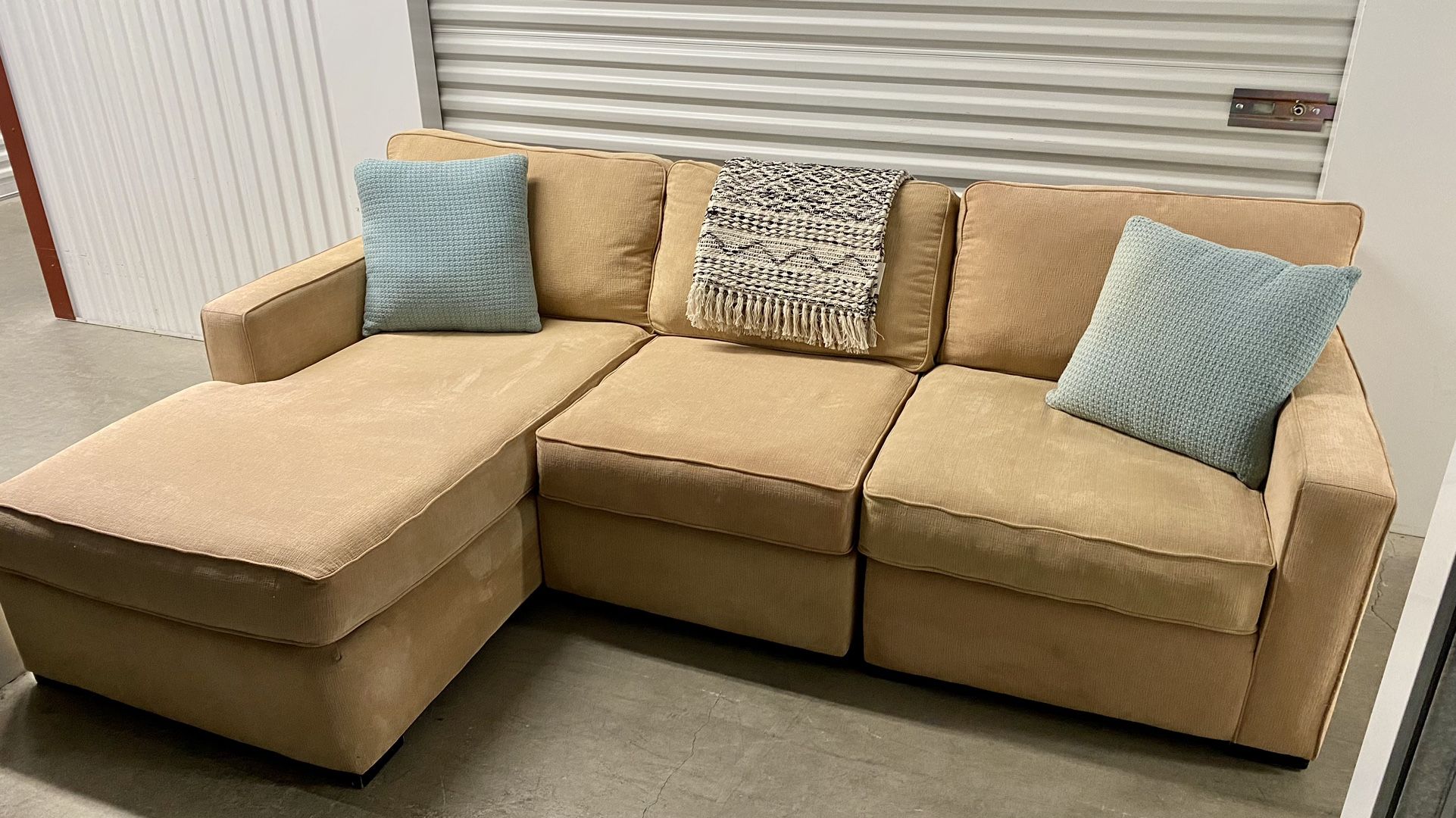 Johnathan Louis 3 Piece Modular Sectional for Sale in Seattle, WA - OfferUp