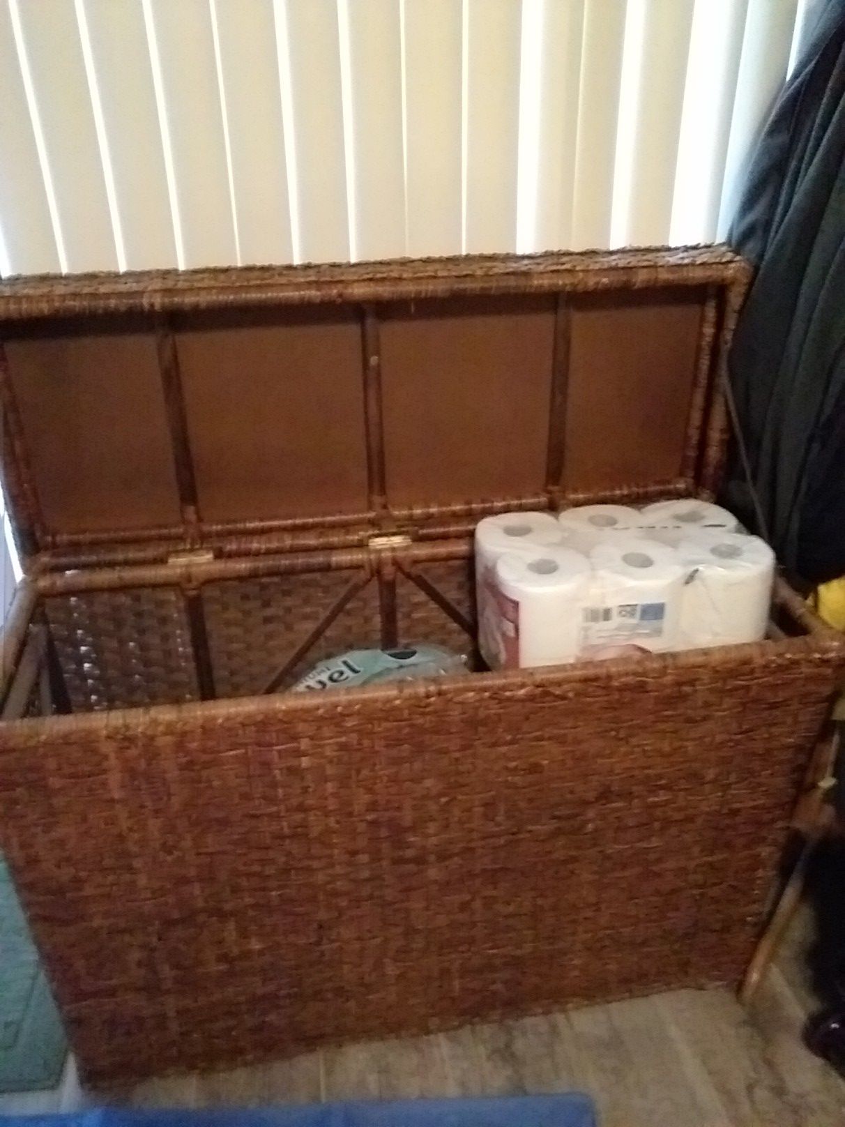 Pier 1 wicker trunk for Sale in Phoenix, AZ - OfferUp