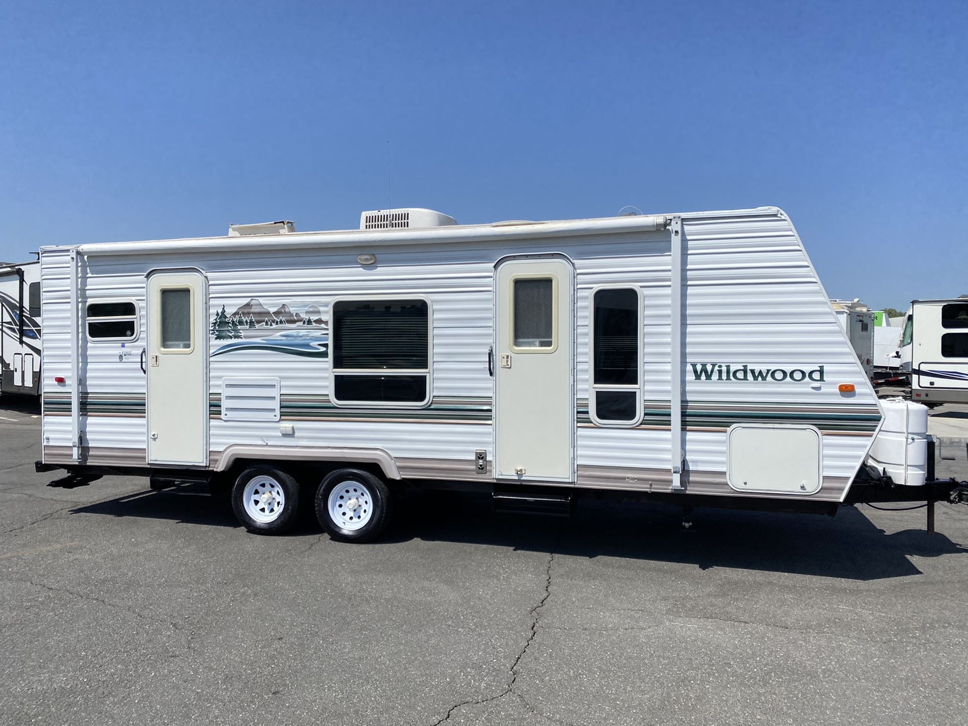 2004 27FT Travel Trailer Double Door W/Slide for Sale in Rancho ...