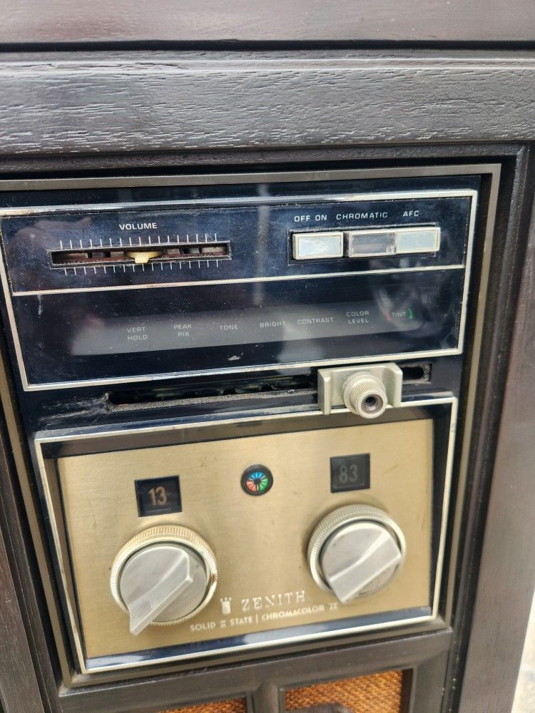 Zenith Solid State Chromacolor II Vintage Oldschool Tv for Sale in La ...