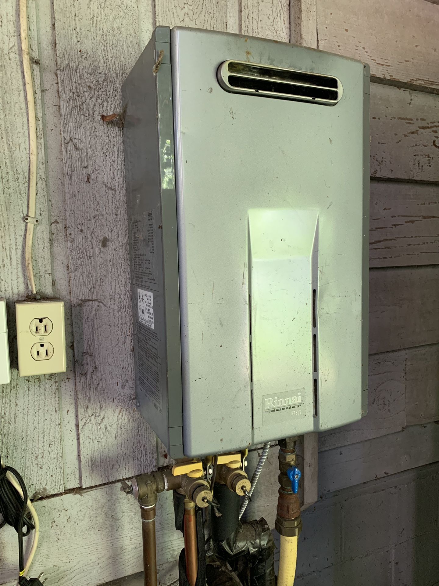 Tankless Water Heater; Rinnai R75LSE for Sale in Bellevue, WA - OfferUp